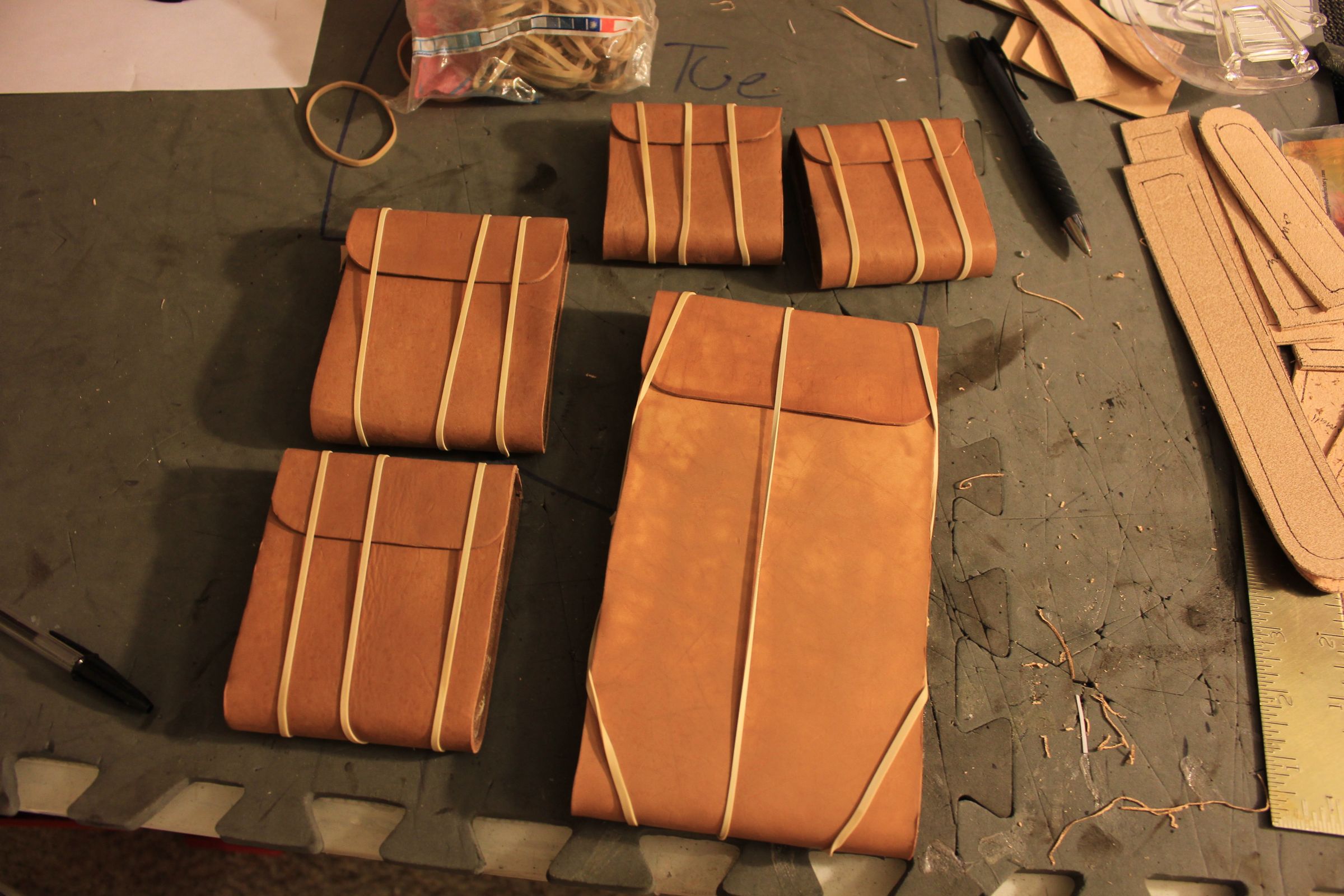 Leather Pouch Tutorial & Intro to Basic Leather Working : 11 Steps ...