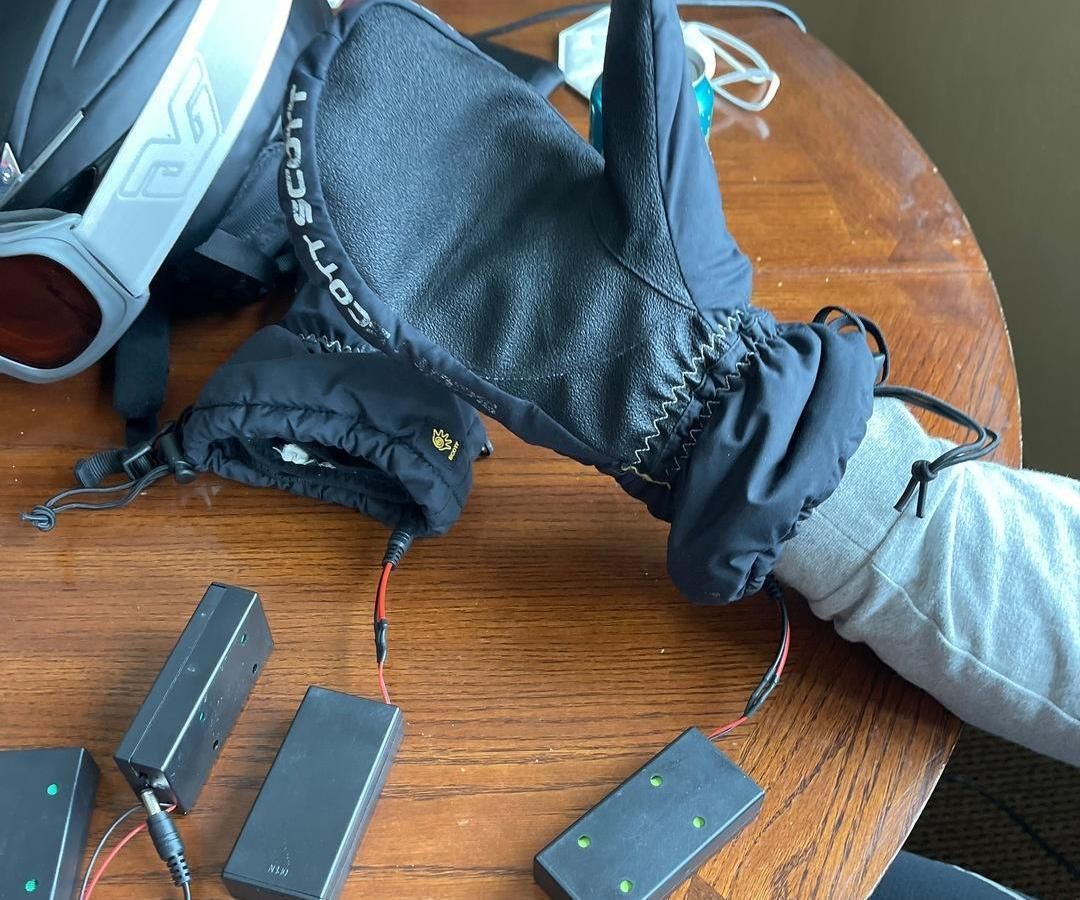 Carbon Tape Gloves/mittens V1 - Instructables