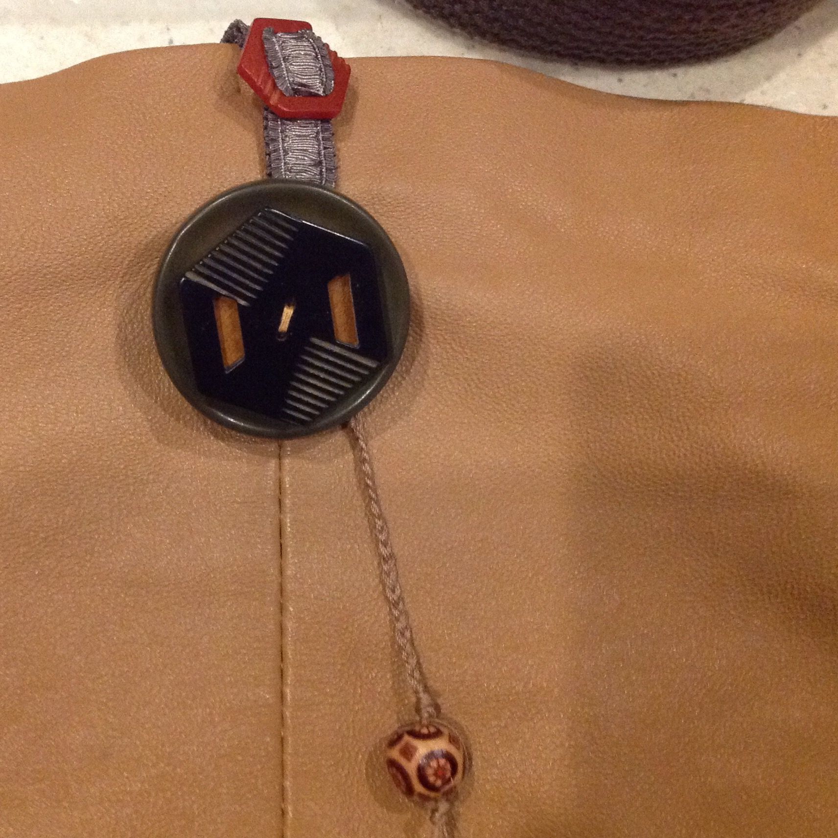 Leather Tote Bag From Recycled Materials : 8 Steps - Instructables