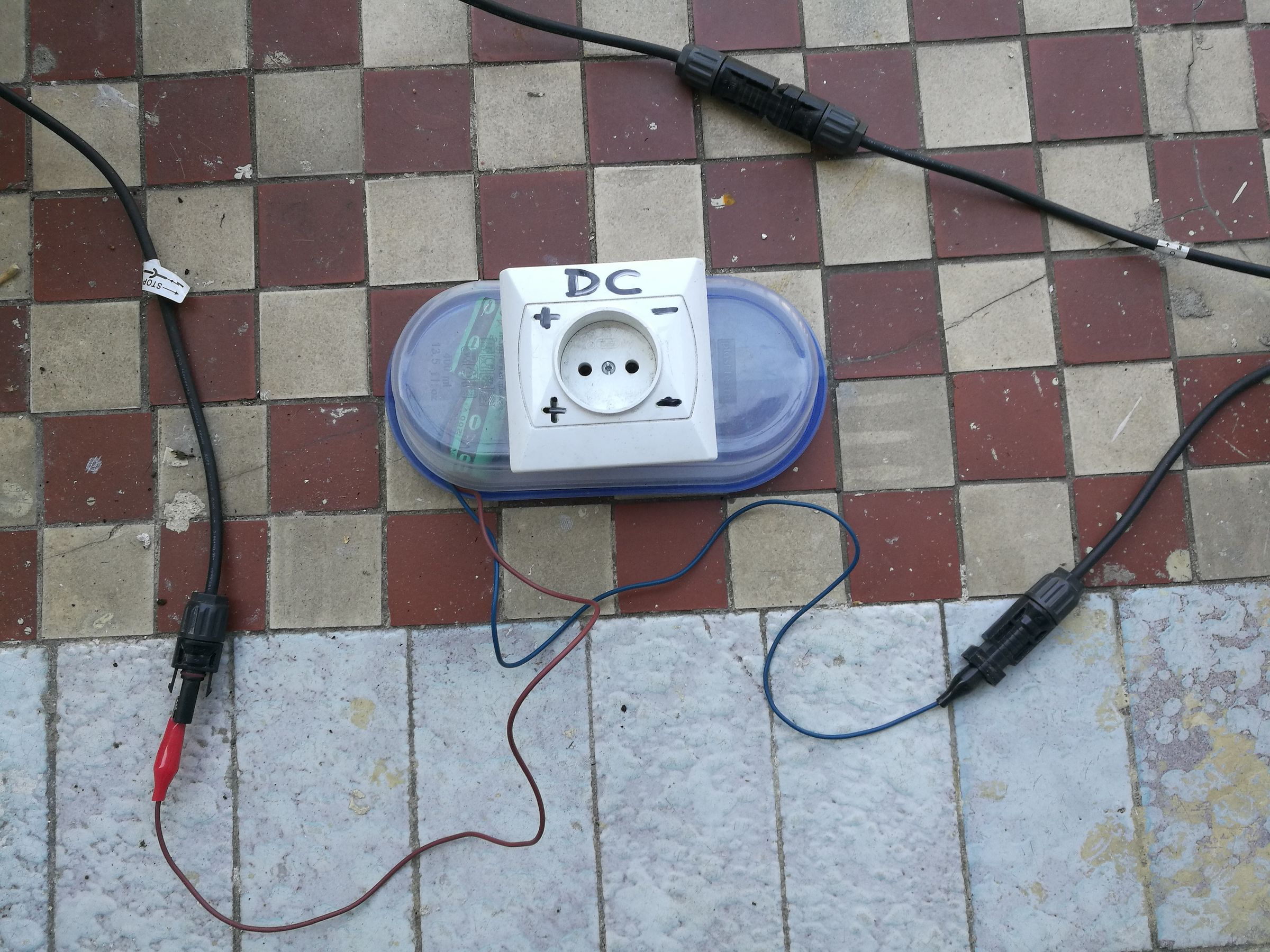 Solar Power Outlet (without Inverter) : 8 Steps - Instructables