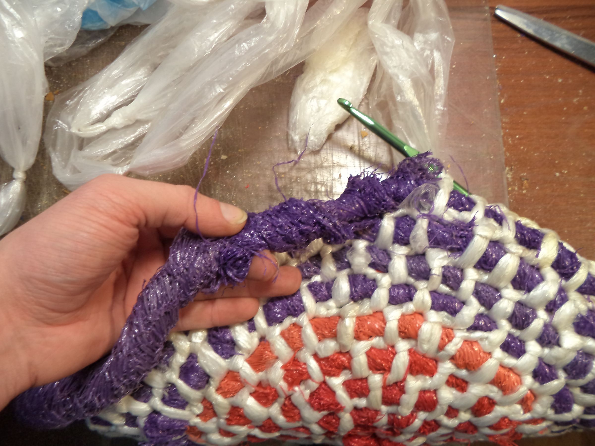 Crocheted Rug From Vegatable Mesh Bags : 7 Steps (with Pictures ...