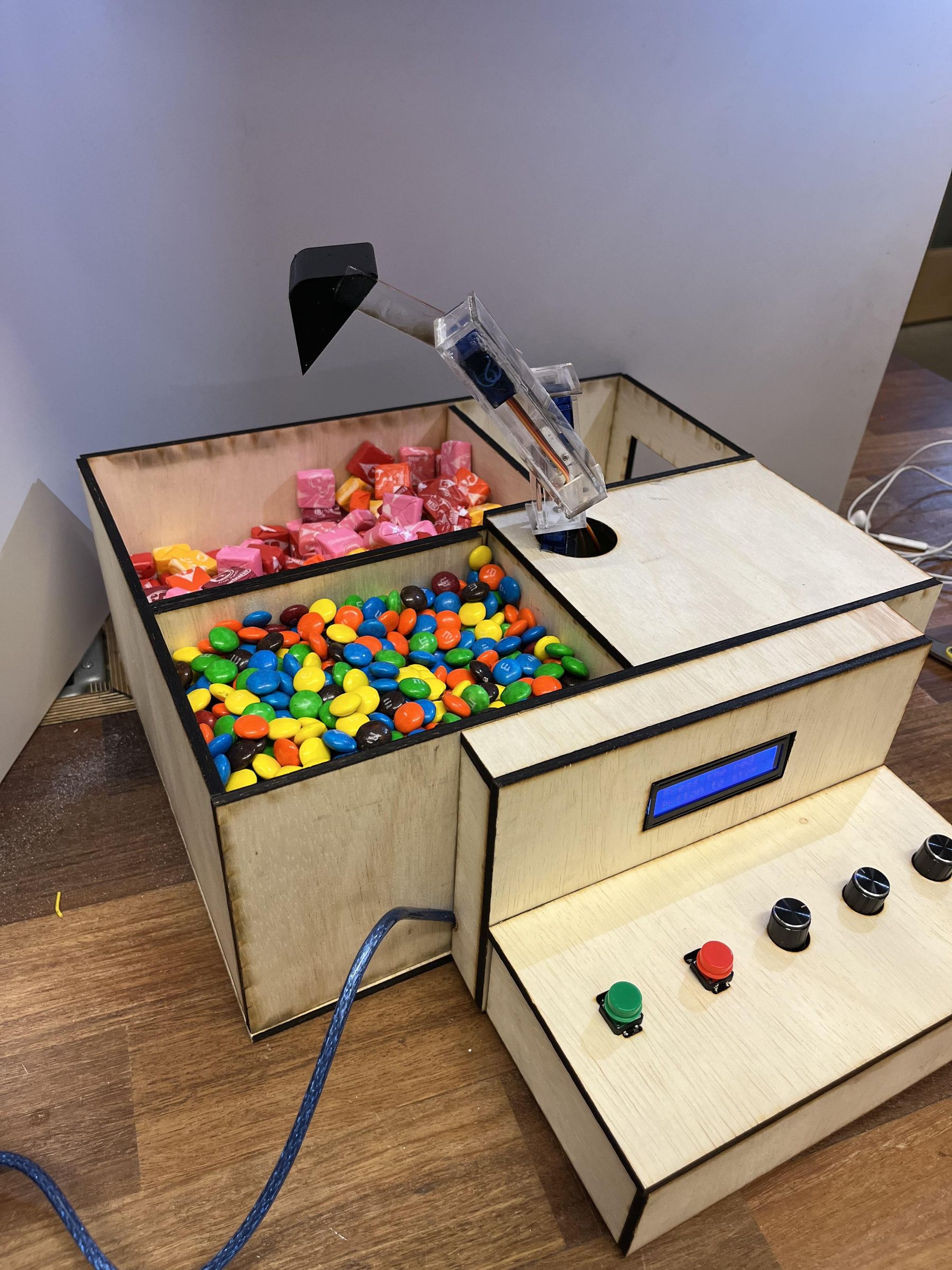 Candy Claw Machine : 5 Steps - Instructables