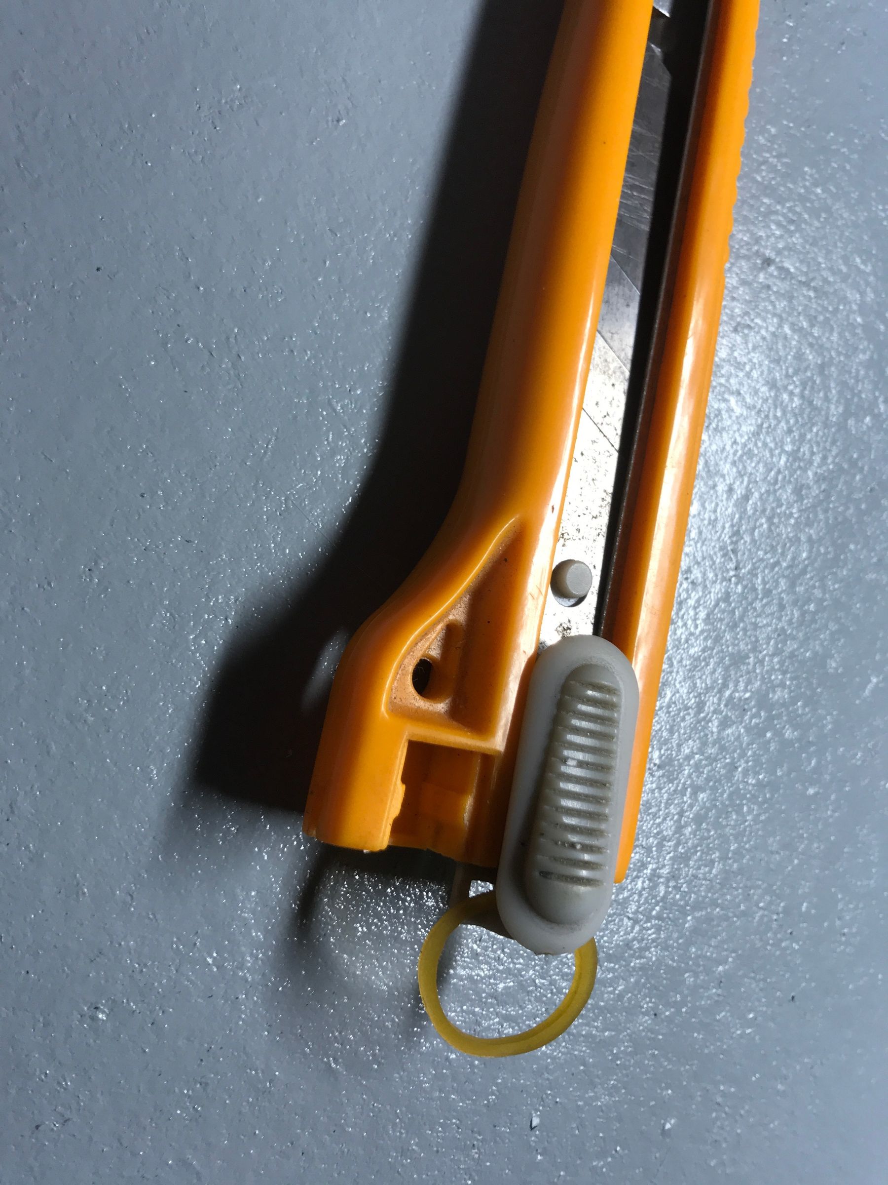 Self Retracting Box Cutter Using Rubber Band : 4 Steps - Instructables