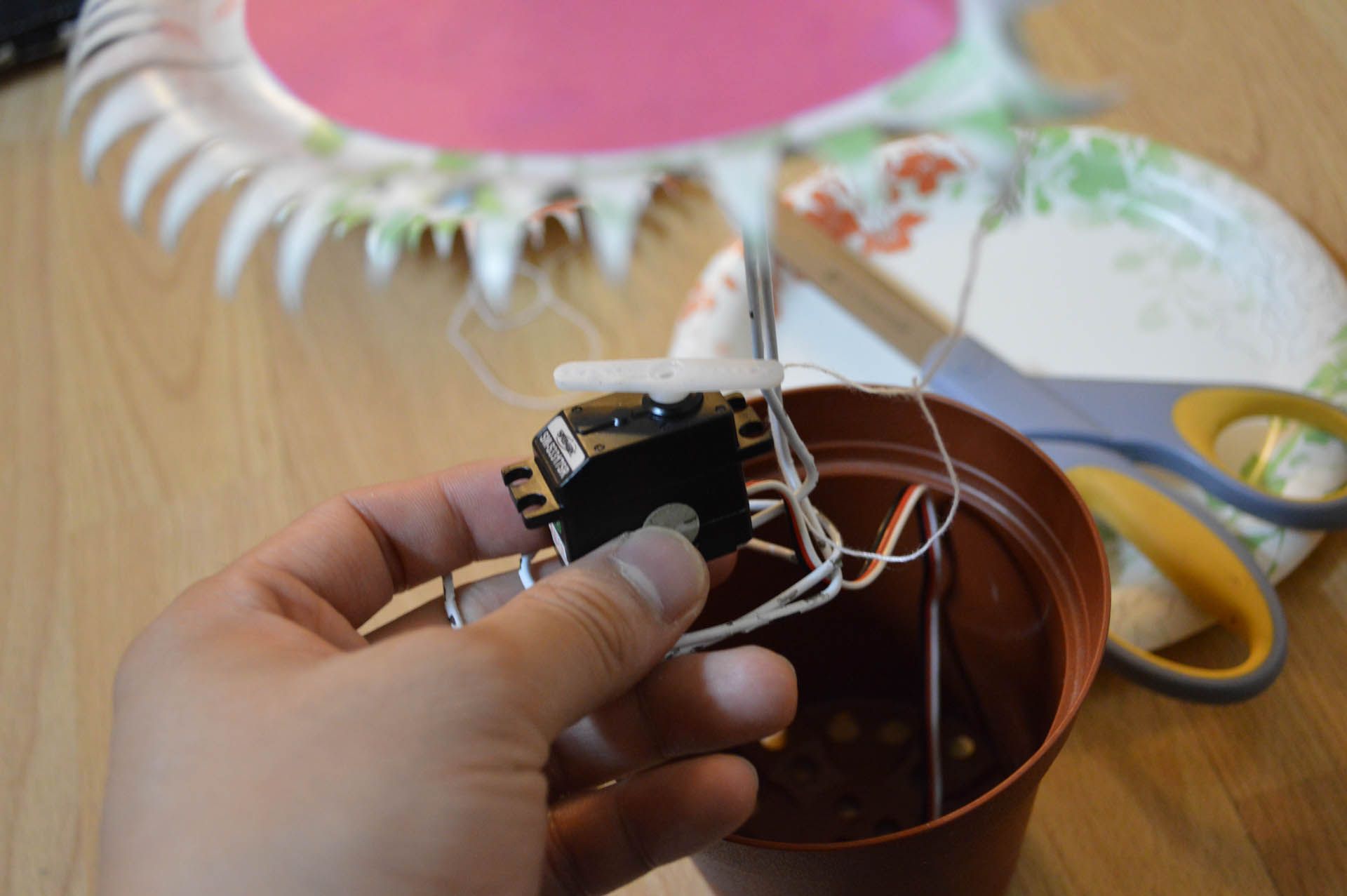 Venus Fly Trap Toy Powered by Intel Edison : 11 Steps (with Pictures ...