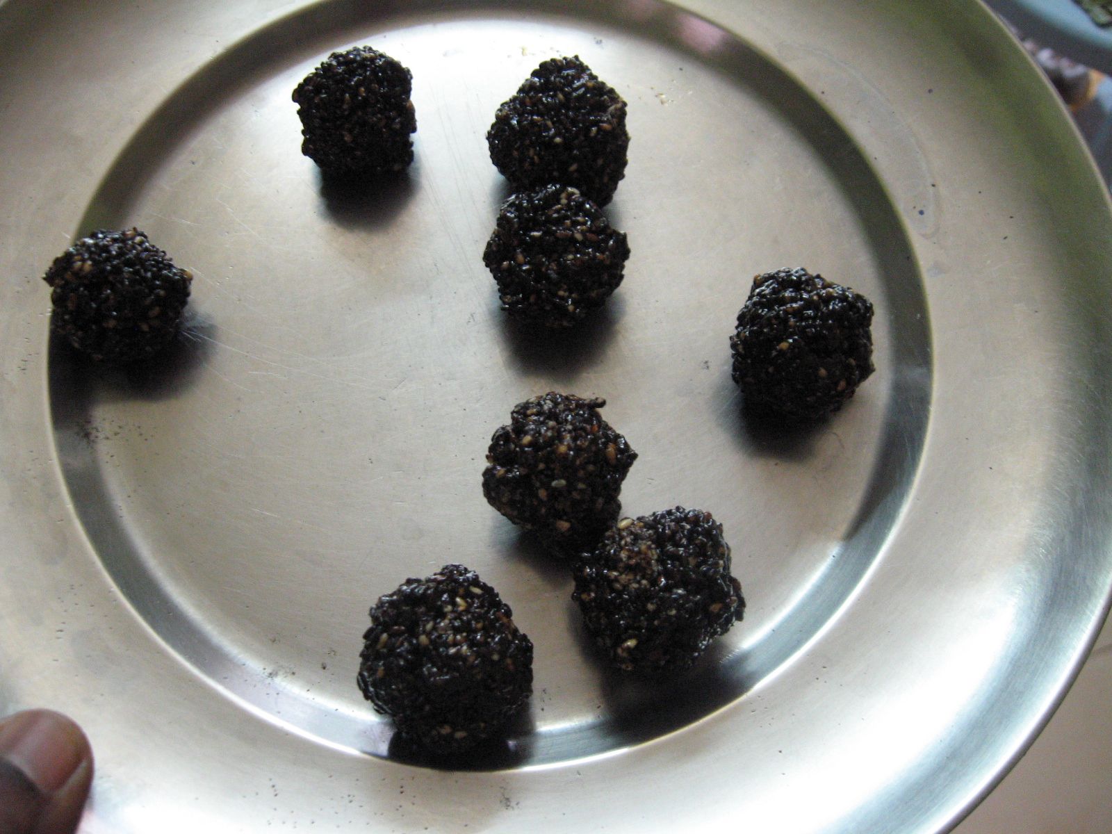 Ellu Urundai : Two Ingredient Sesame Sweet : 5 Steps (with Pictures ...
