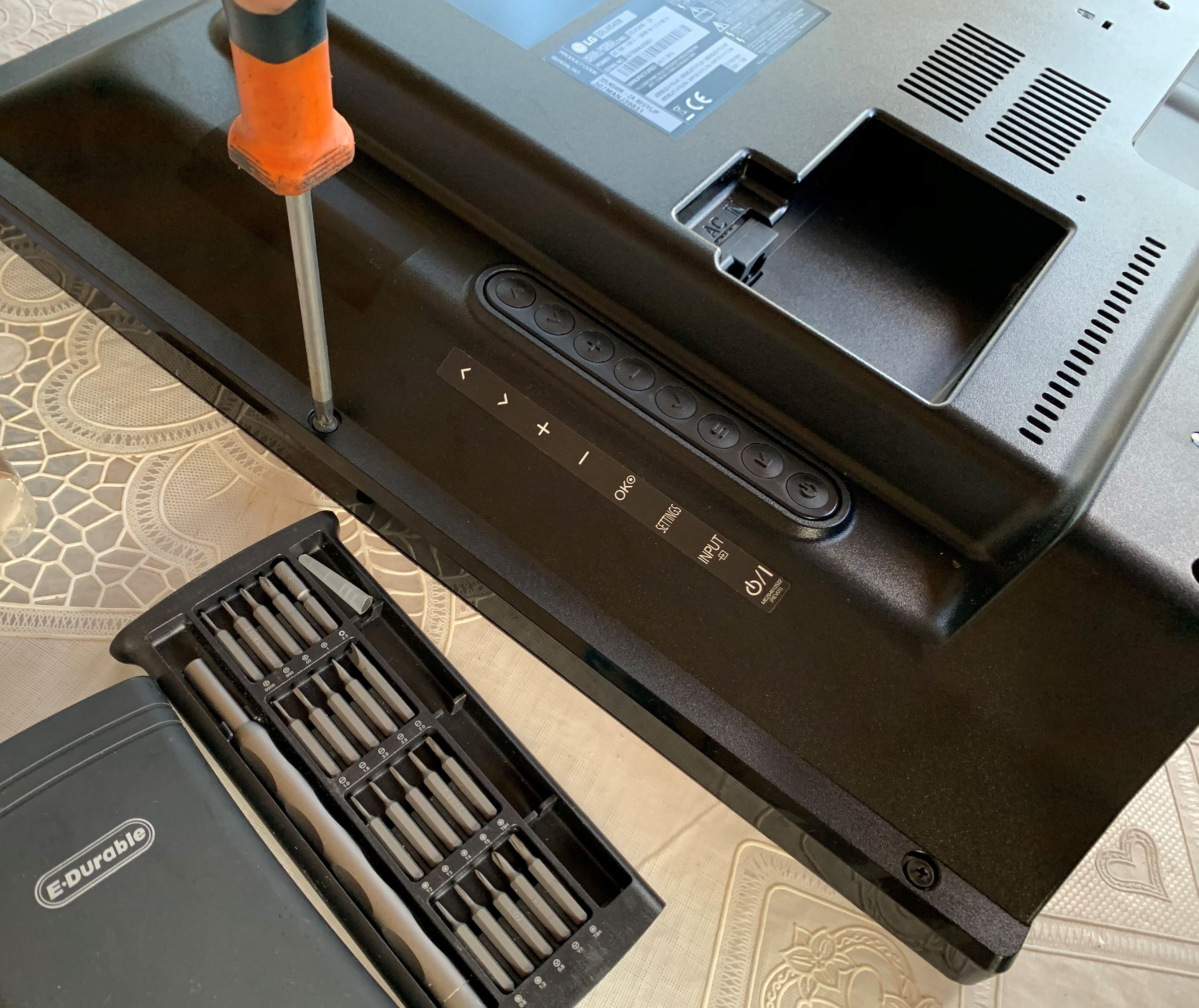 LG 32 TV Repair (Led Strips Change) : 5 Steps (with Pictures ...