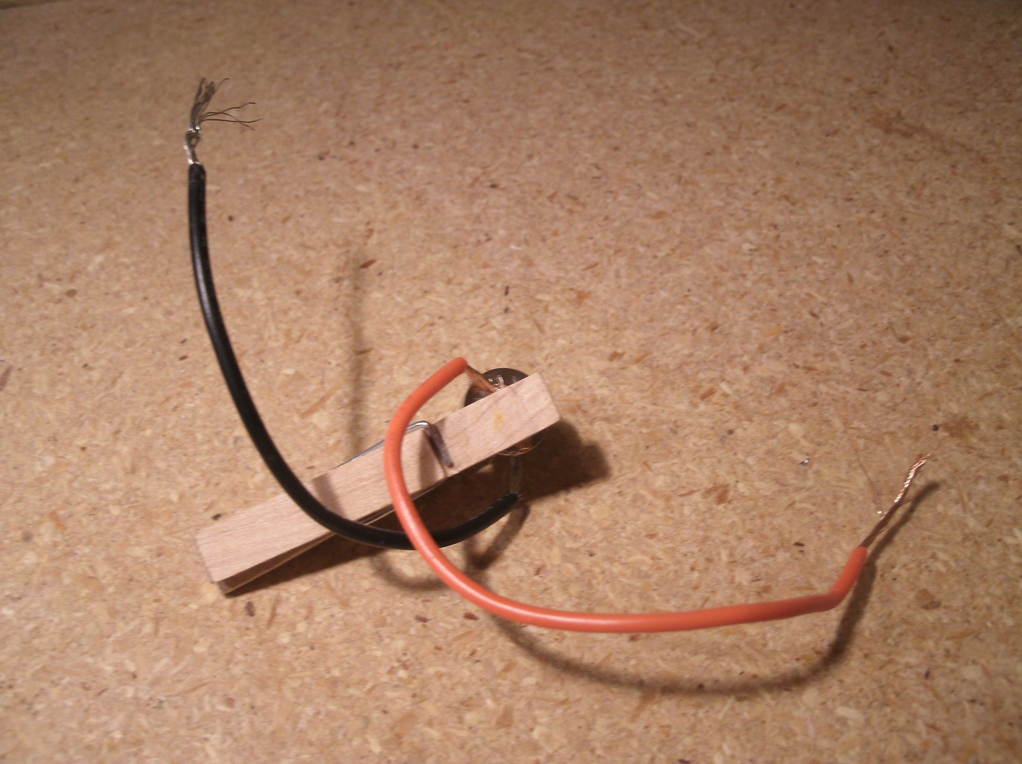 Simple Button Battery Holder : 4 Steps - Instructables
