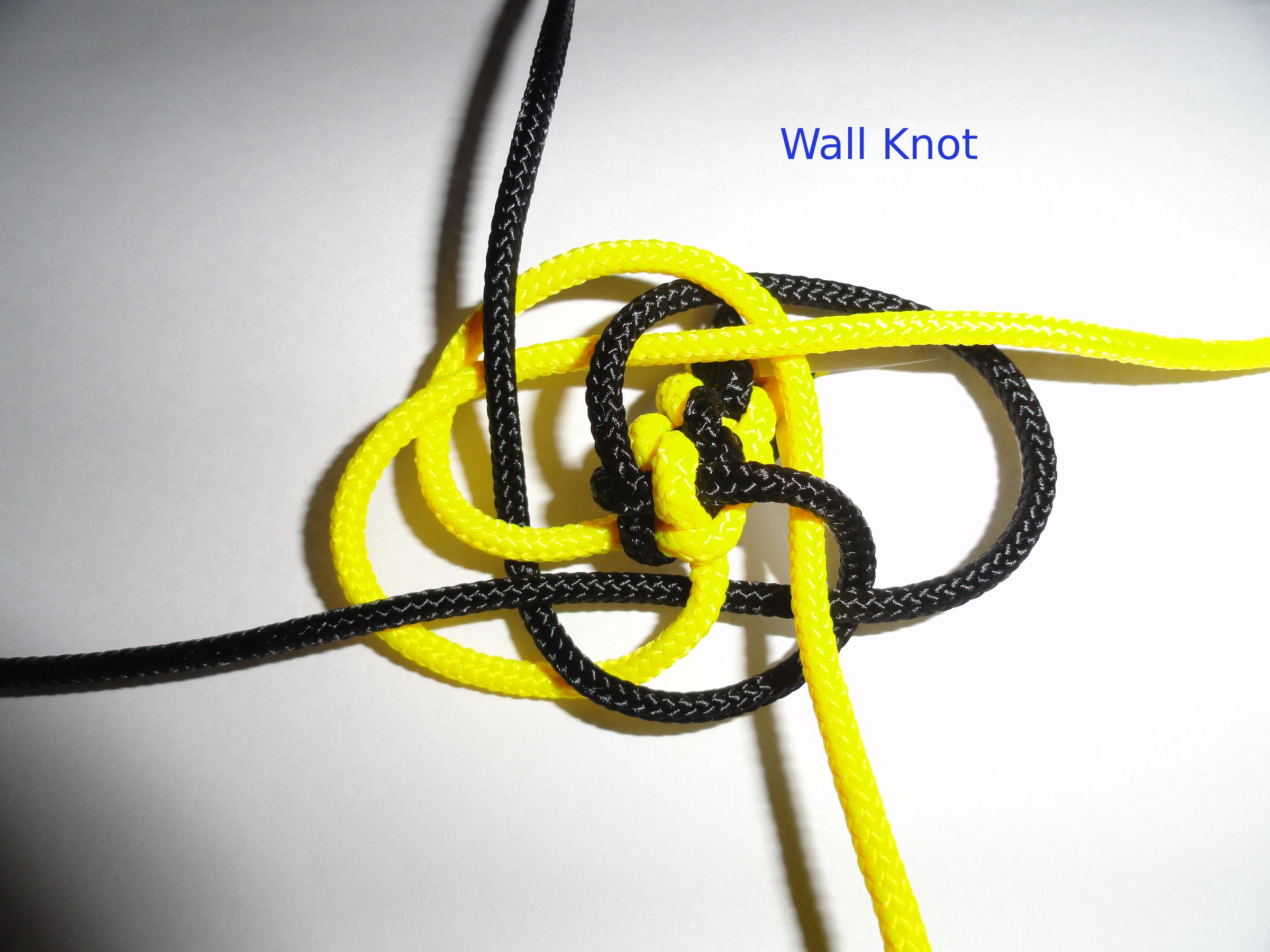 Paracord ID Badge Lanyard : 8 Steps (with Pictures) - Instructables