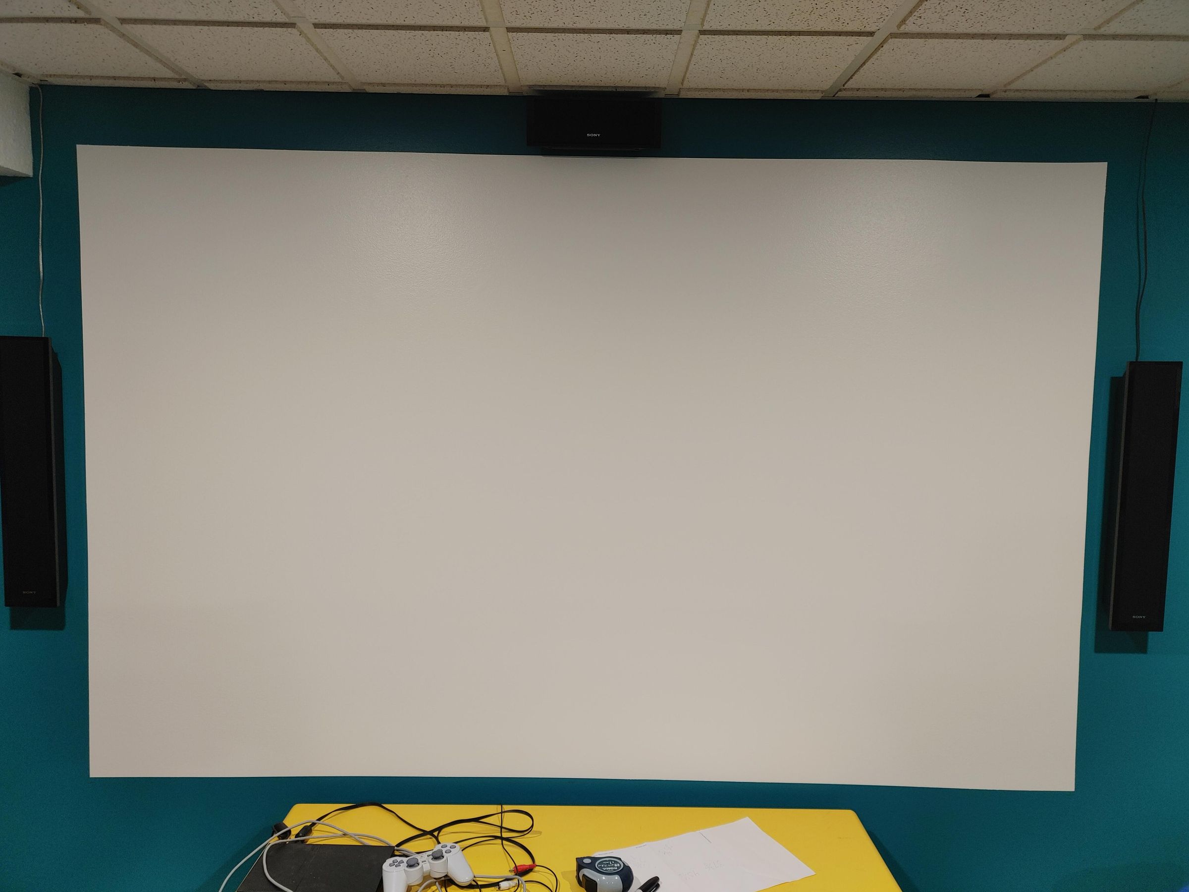 Paint on Projection Screen : 4 Steps (with Pictures) - Instructables