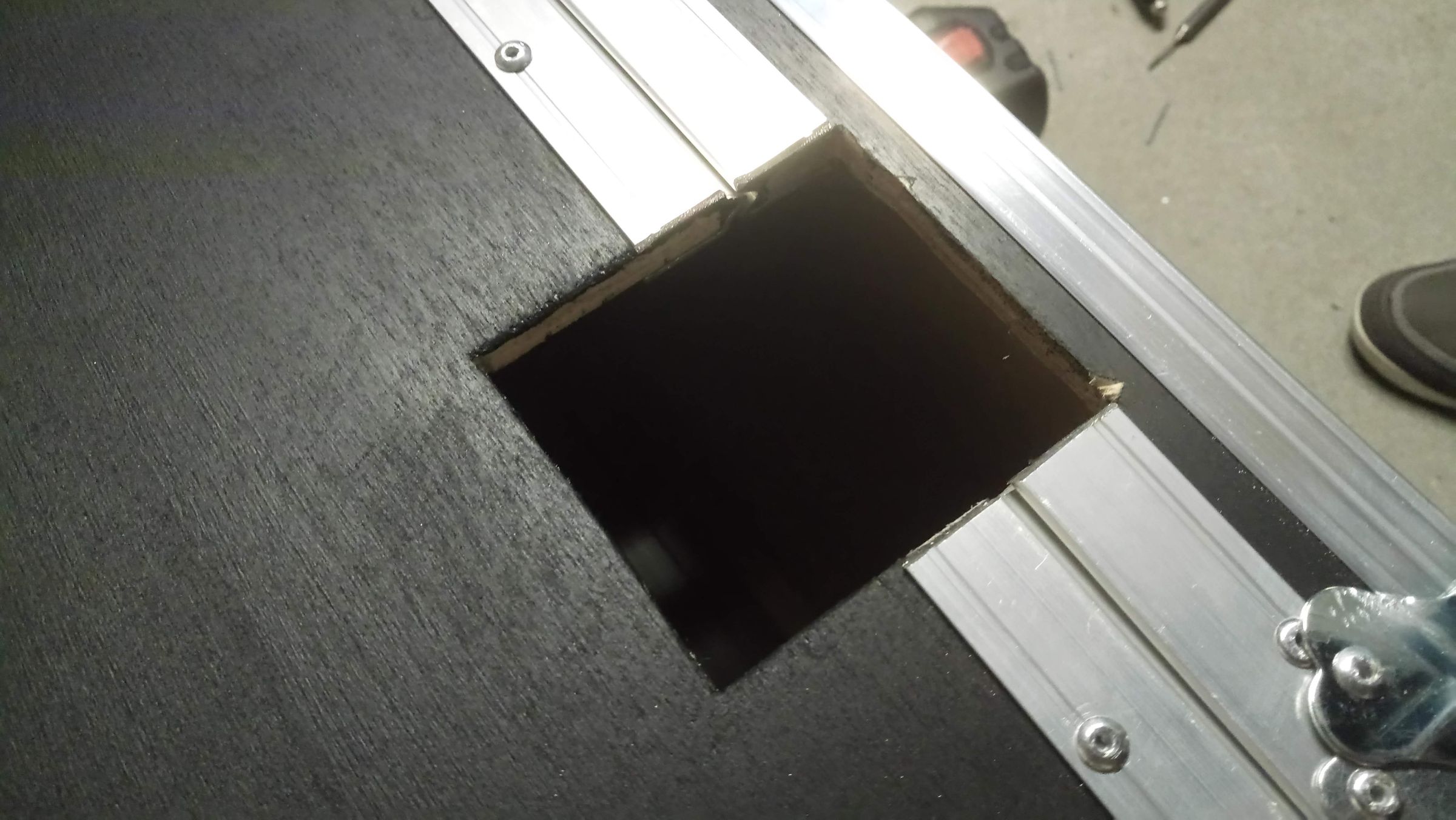 Making of a DIY Flightcase : 9 Steps (with Pictures) - Instructables