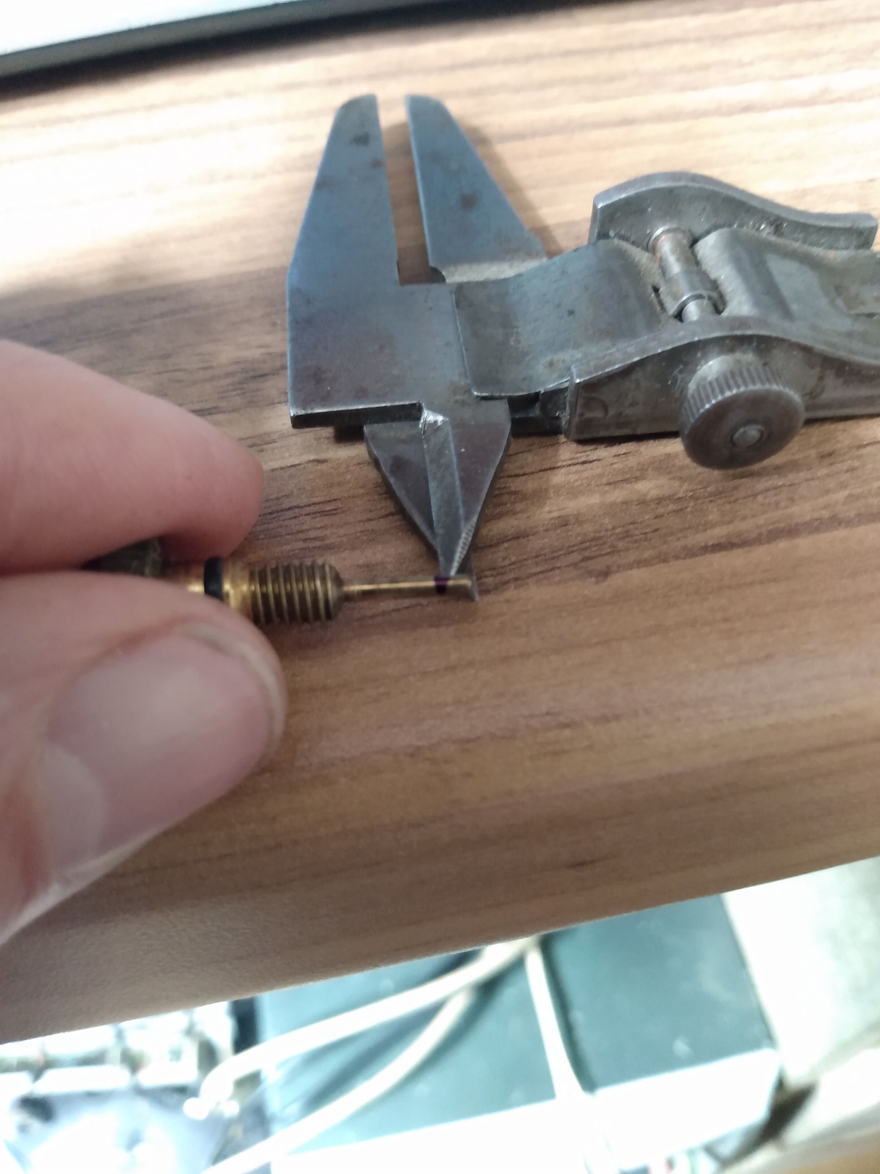 Manual Airbrush Compressor : 11 Steps - Instructables
