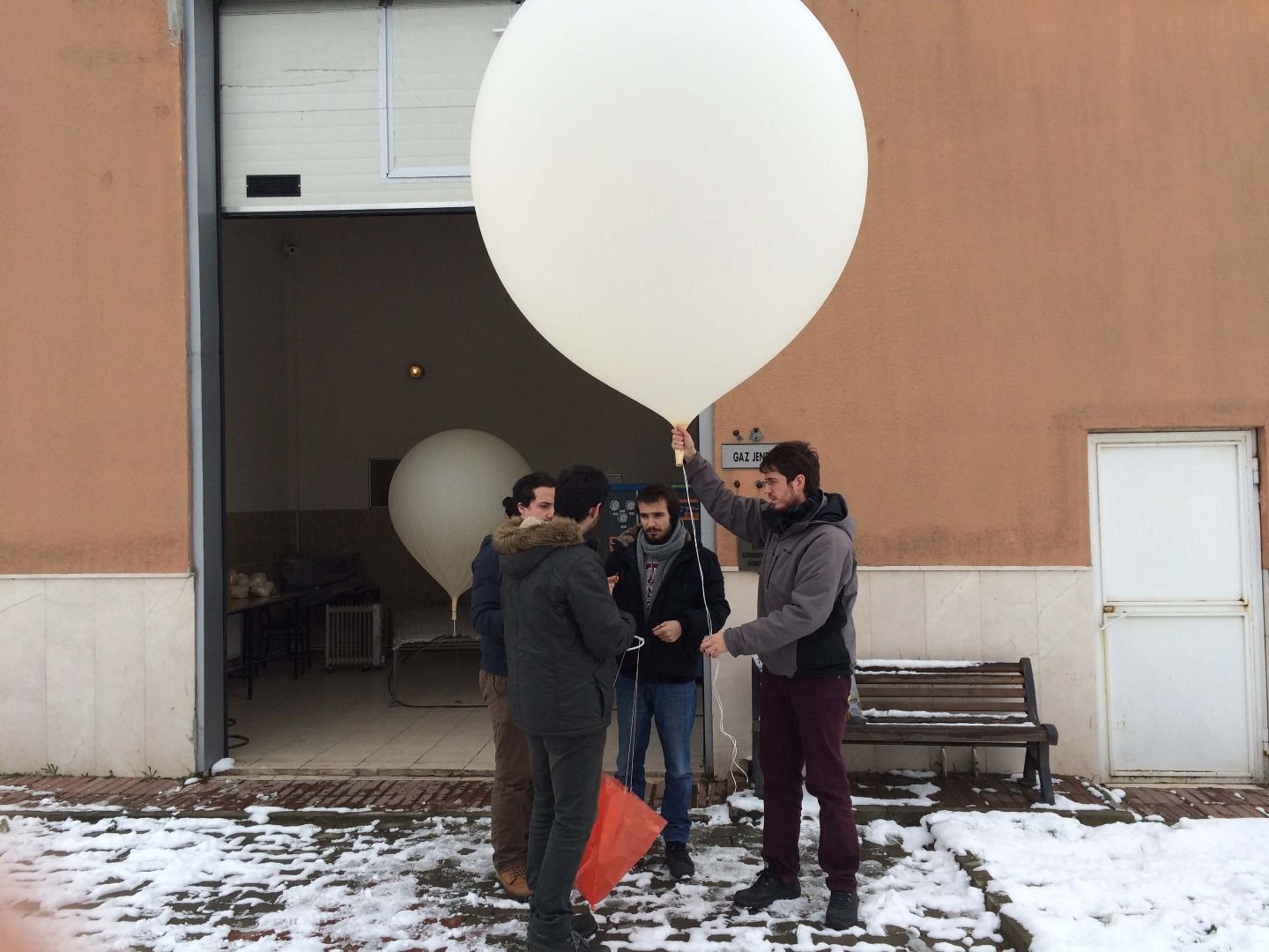 How Can You Make Your Balloon-Sat ? : 4 Steps - Instructables