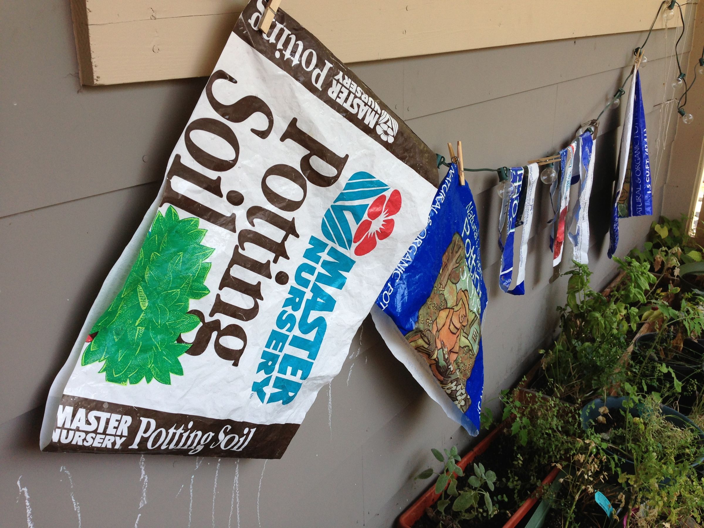 Upcycling Plastic Bags : 4 Steps - Instructables