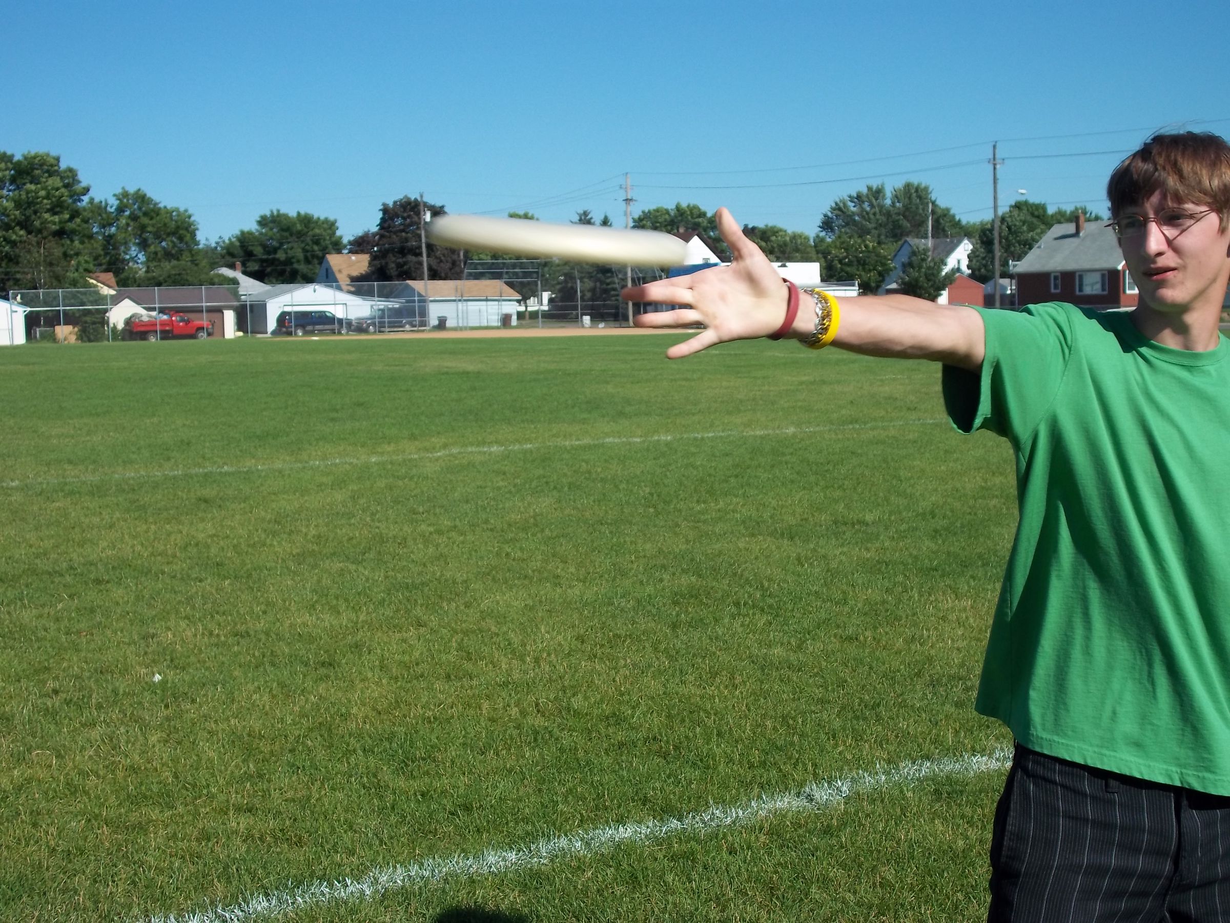 Funky McGroovy Frizbee Throwing Guide : 9 Steps (with Pictures ...