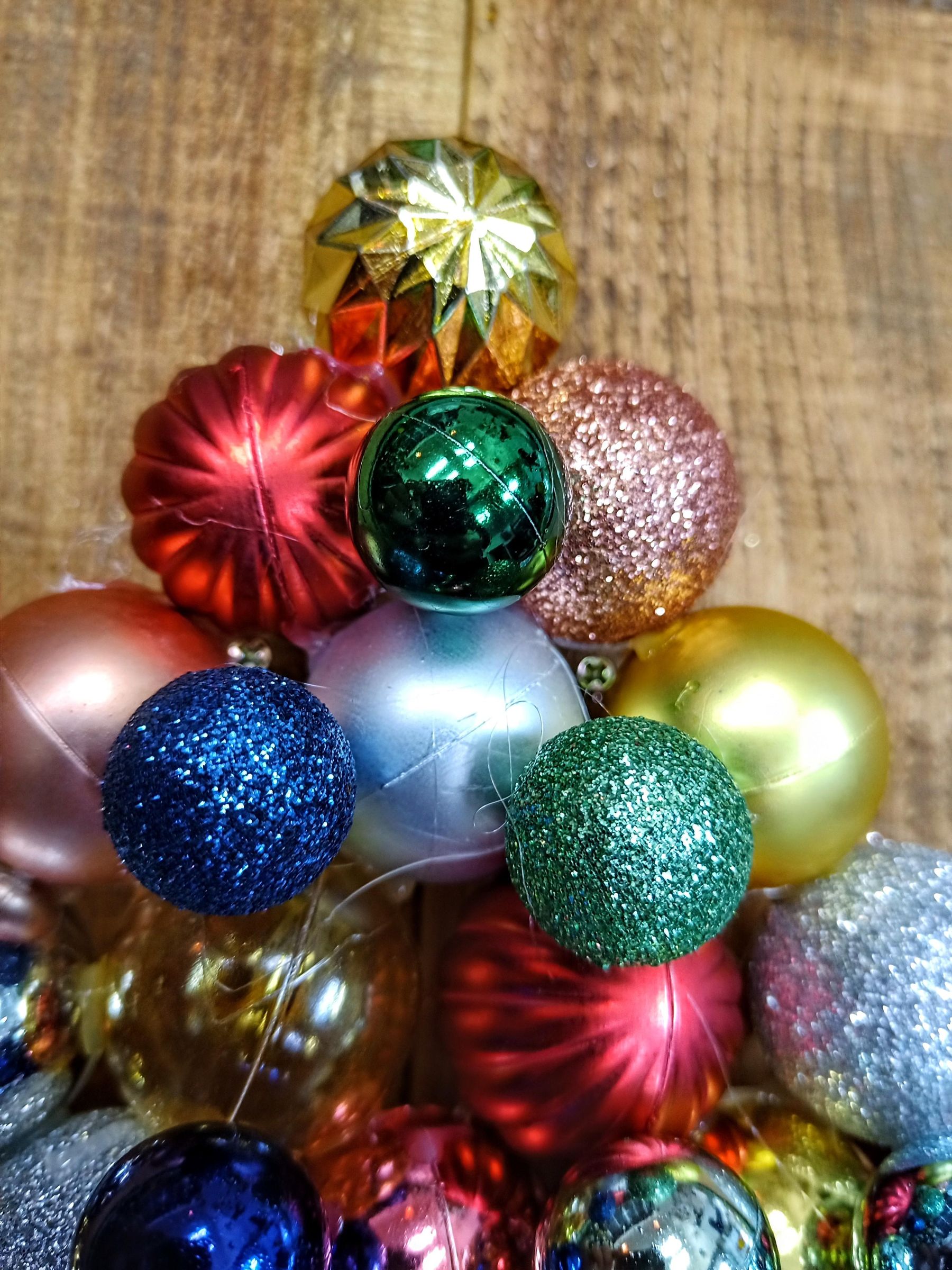 Framed Christmas Ornament Tree! : 5 Steps (with Pictures) - Instructables