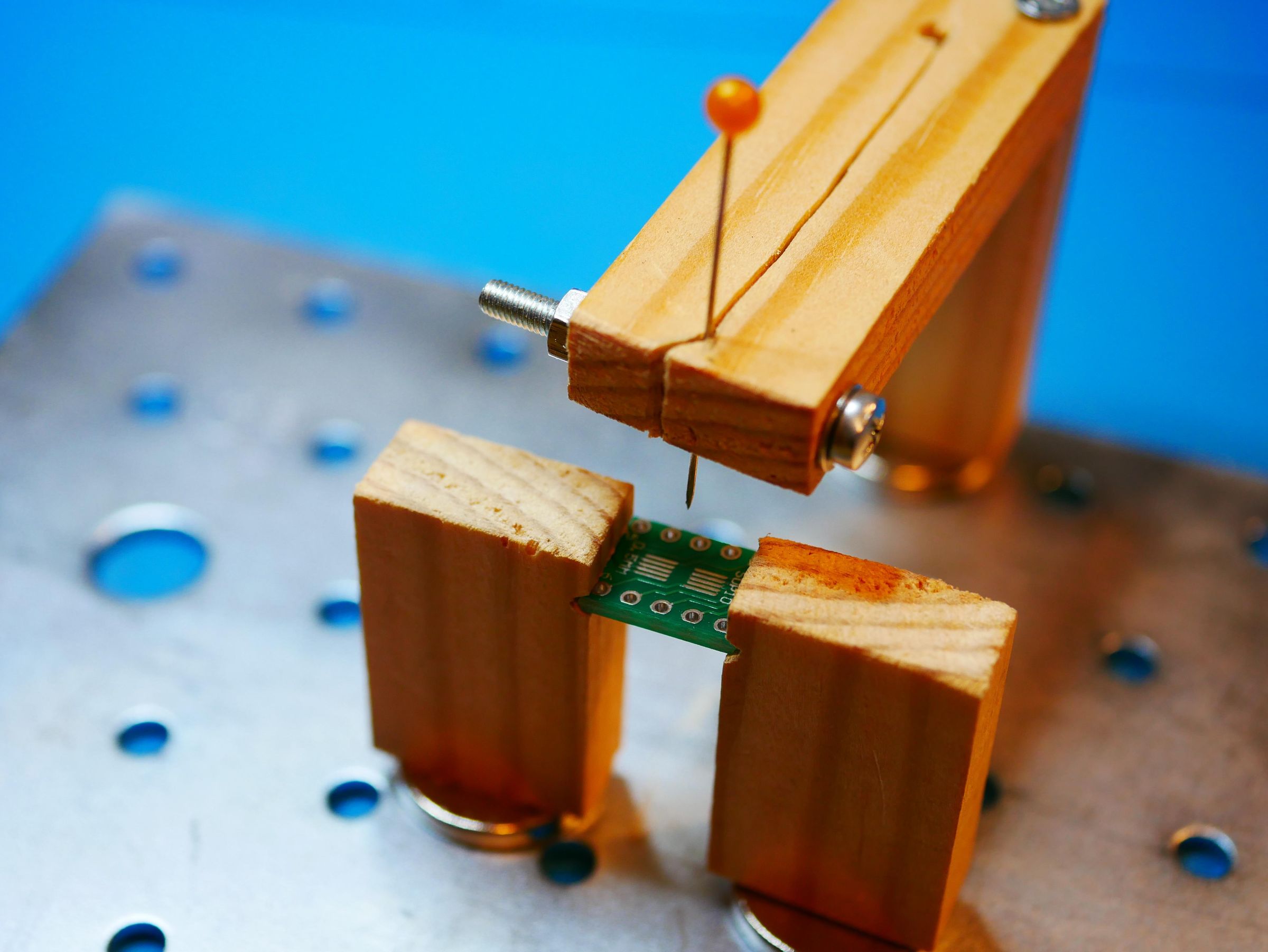 SMD and PCB Holder : 8 Steps - Instructables