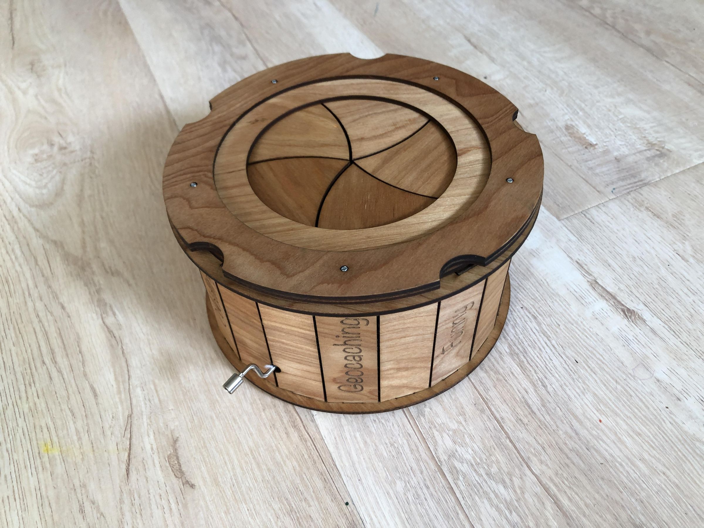 Carter's Lasercut Iris Box V2 : 4 Steps (with Pictures) - Instructables