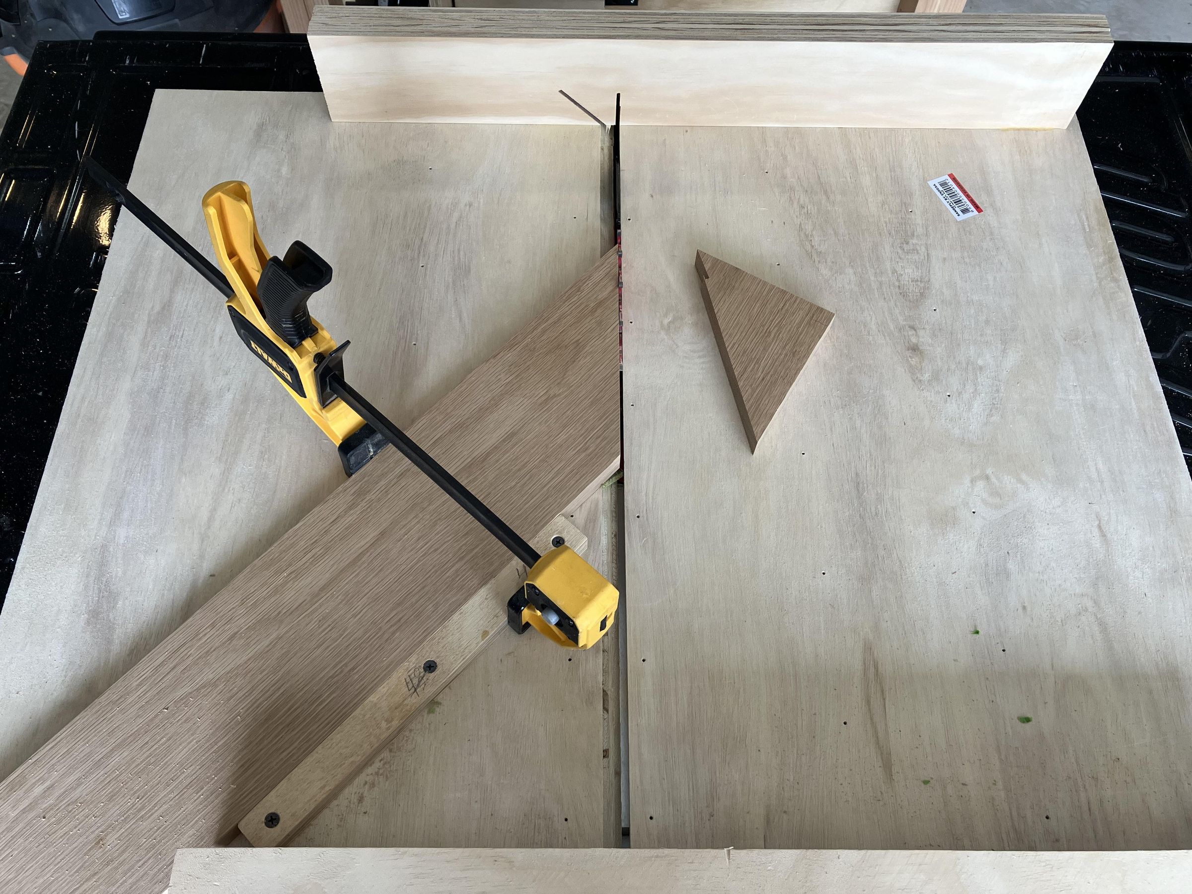 Modern Bookcase : 5 Steps (with Pictures) - Instructables