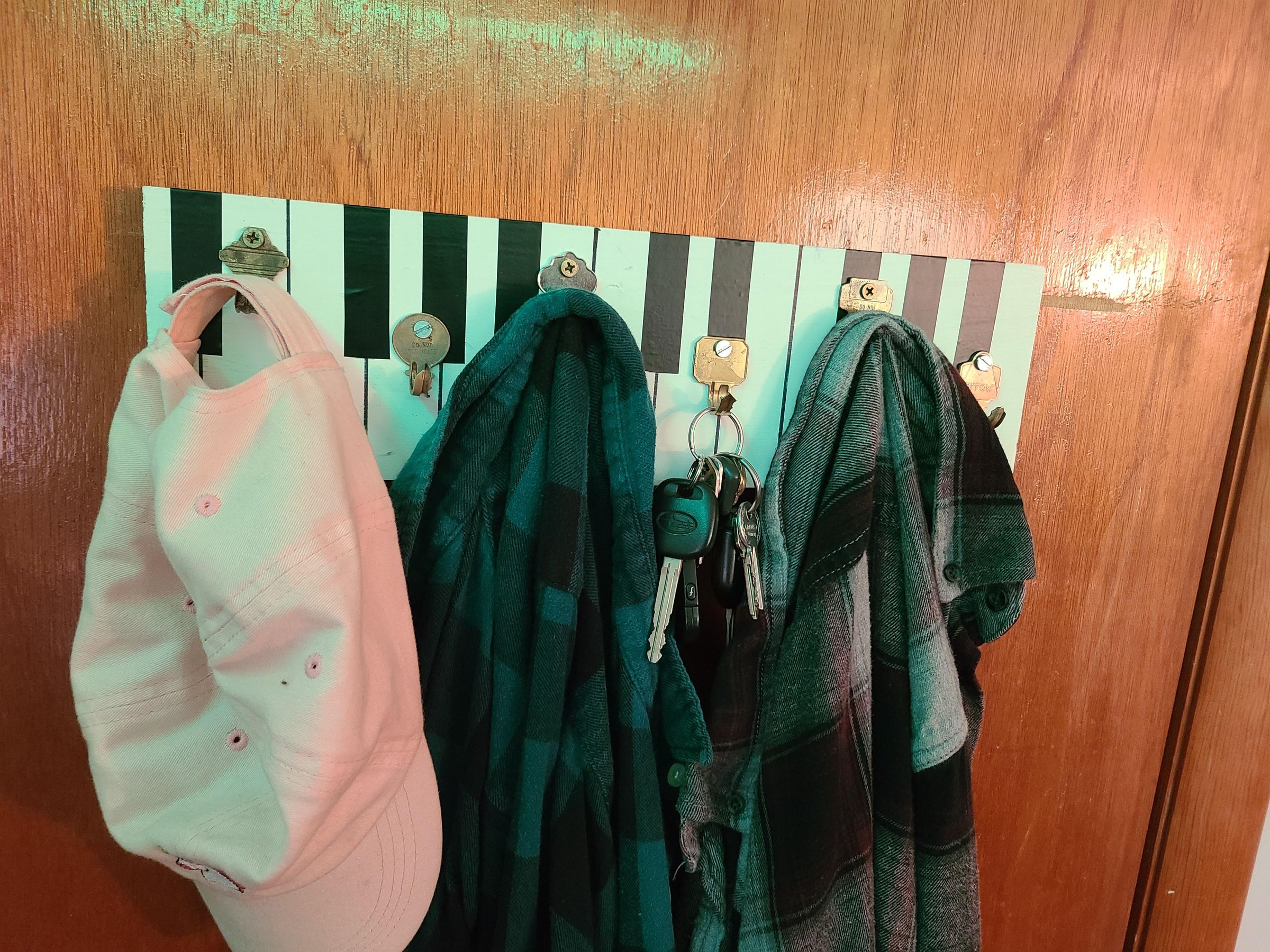 Keyboard Coat Hangar : 7 Steps - Instructables
