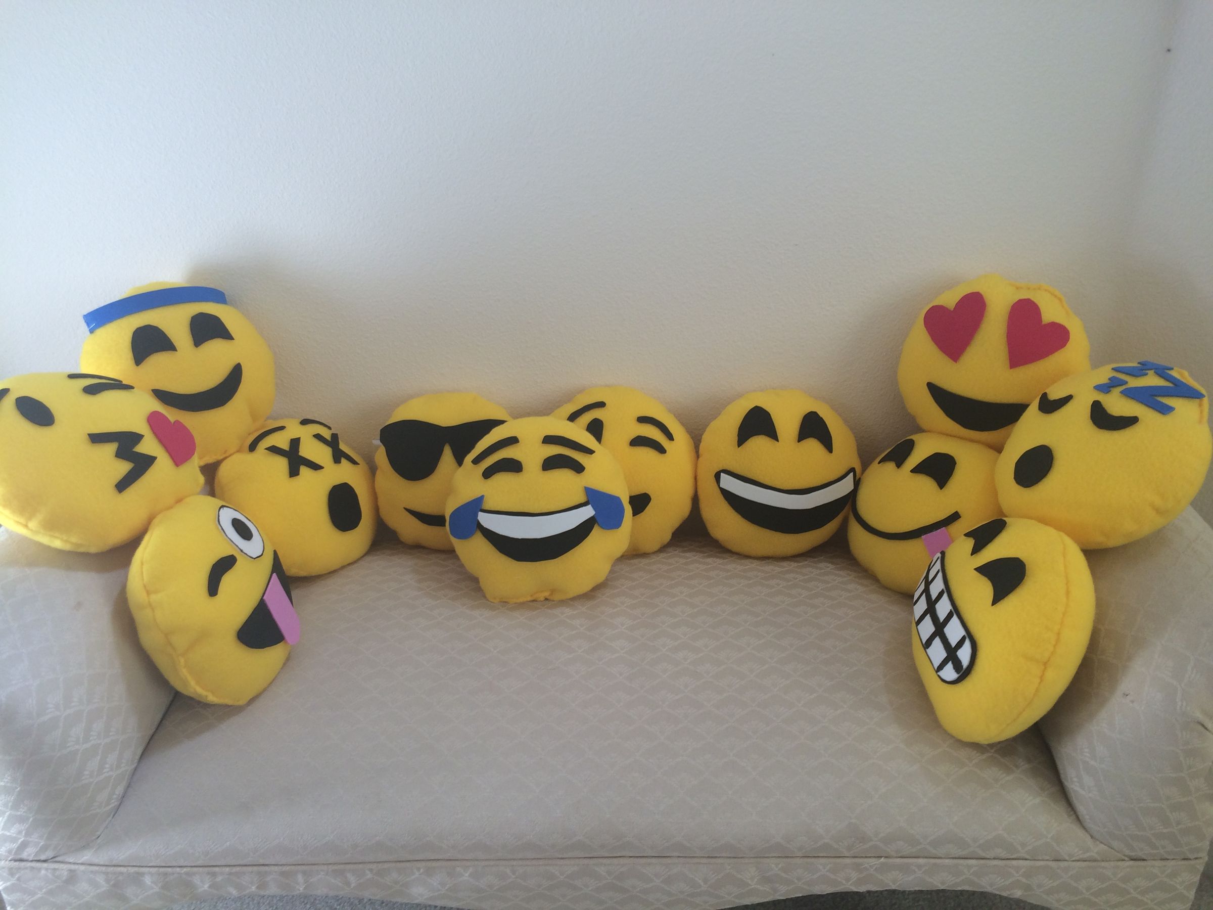 Emoji Pillows Diy