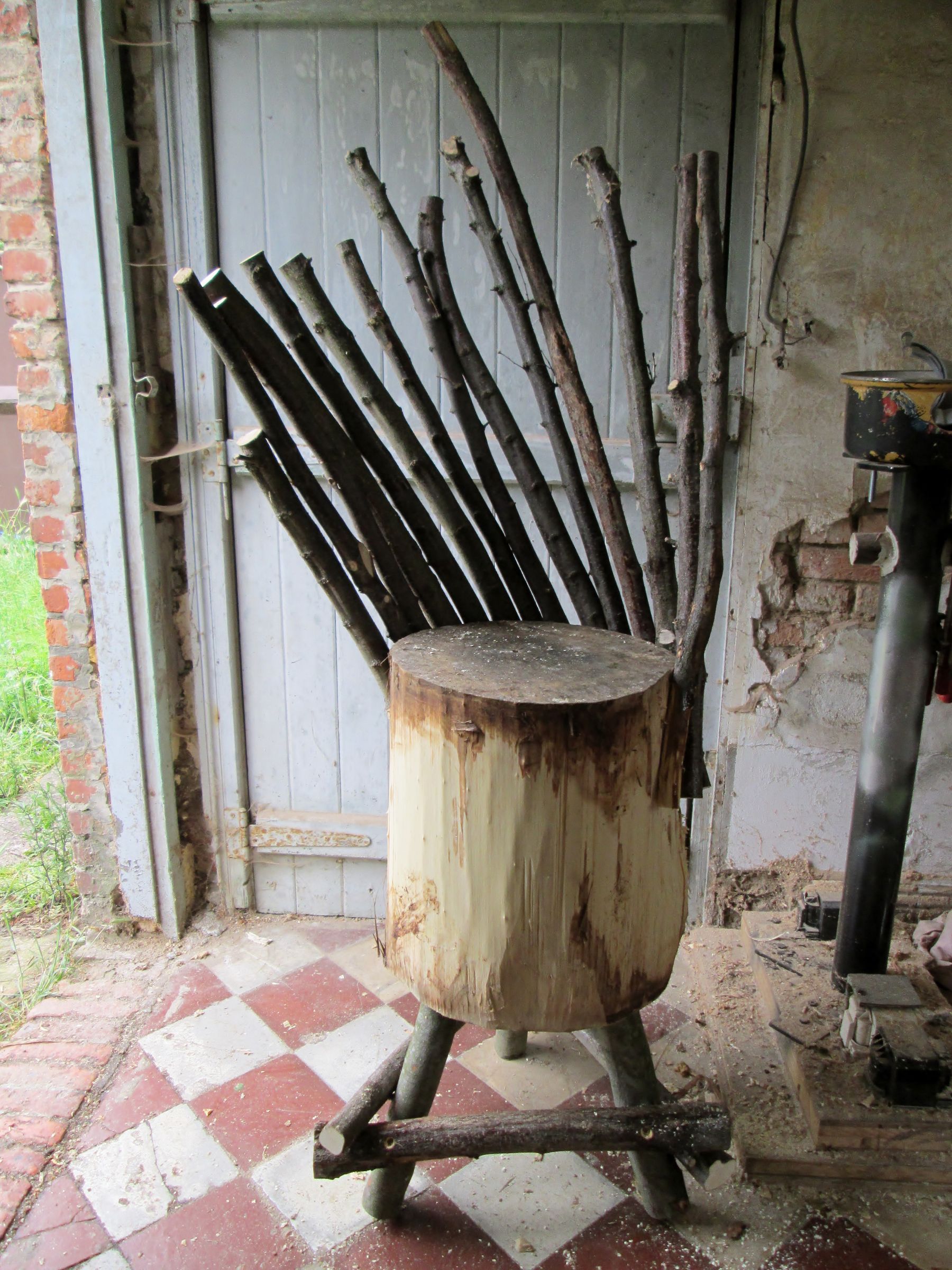 Stump Throne : 5 Steps (with Pictures) - Instructables