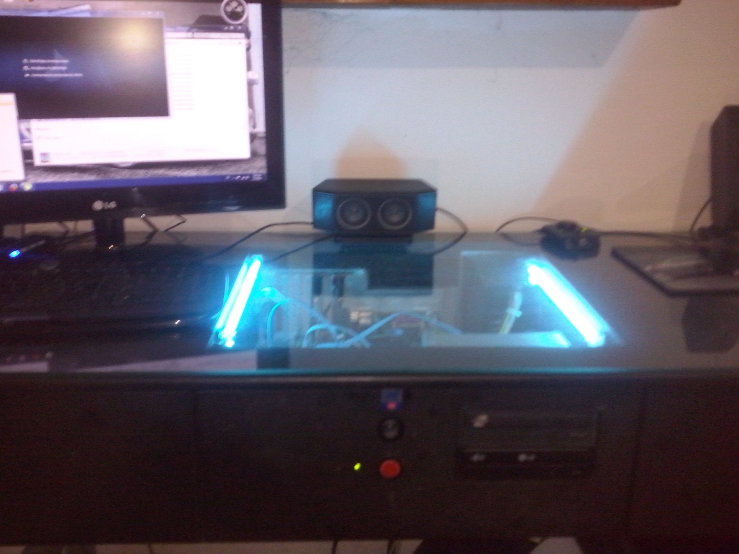 Pc Desk - Case : 4 Steps - Instructables