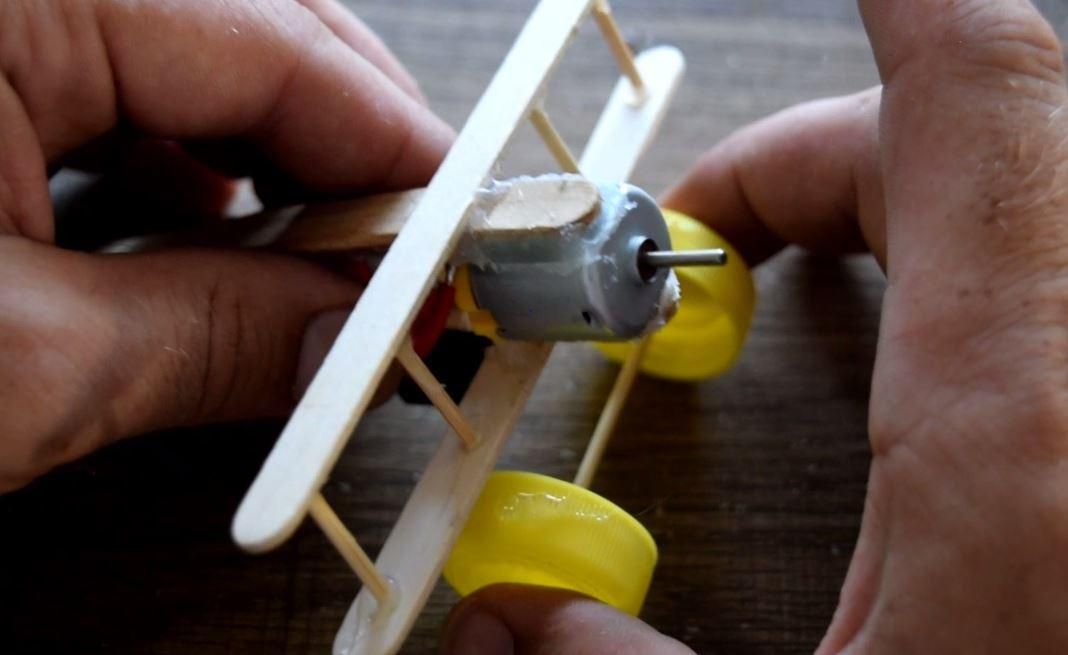 Plane With DC Motor : 10 Steps (with Pictures) - Instructables