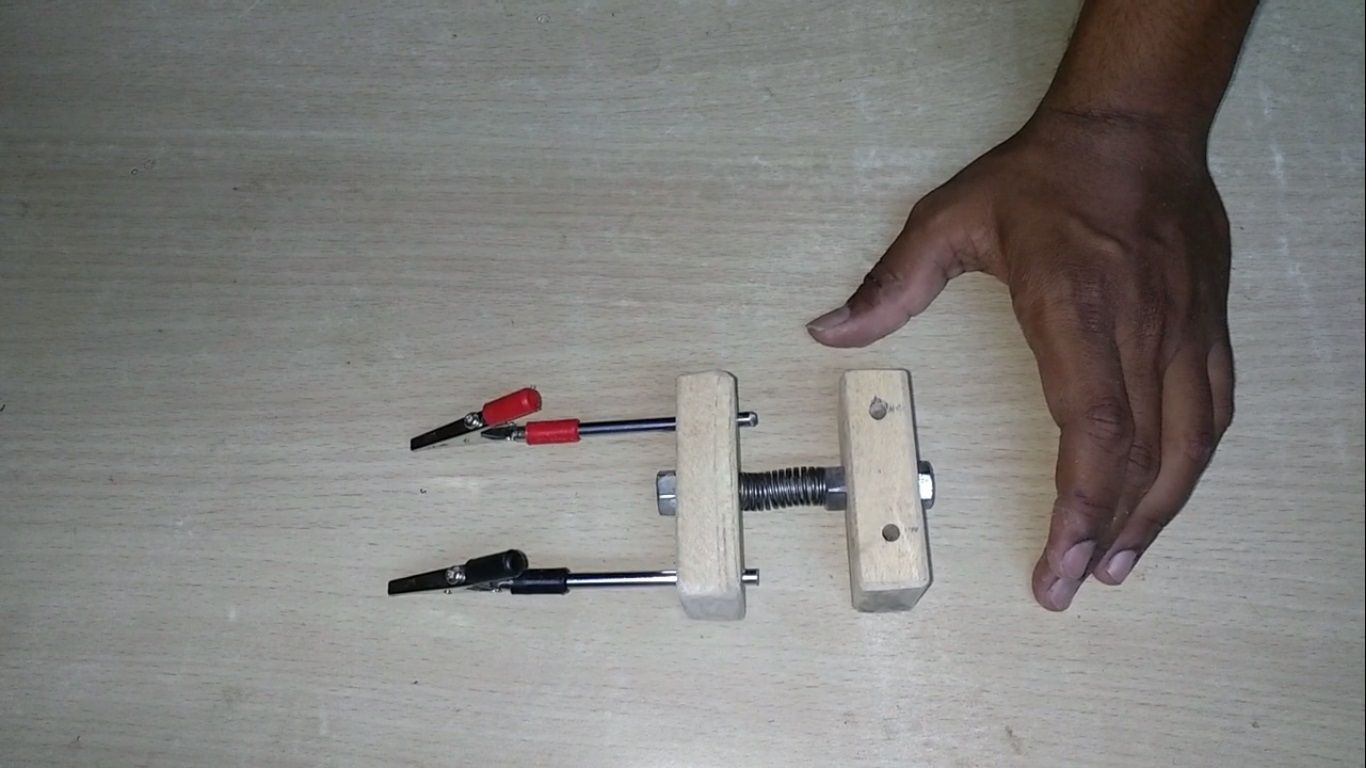 PCB HOLDER FOR EASY SOLDERING : 4 Steps (with Pictures) - Instructables