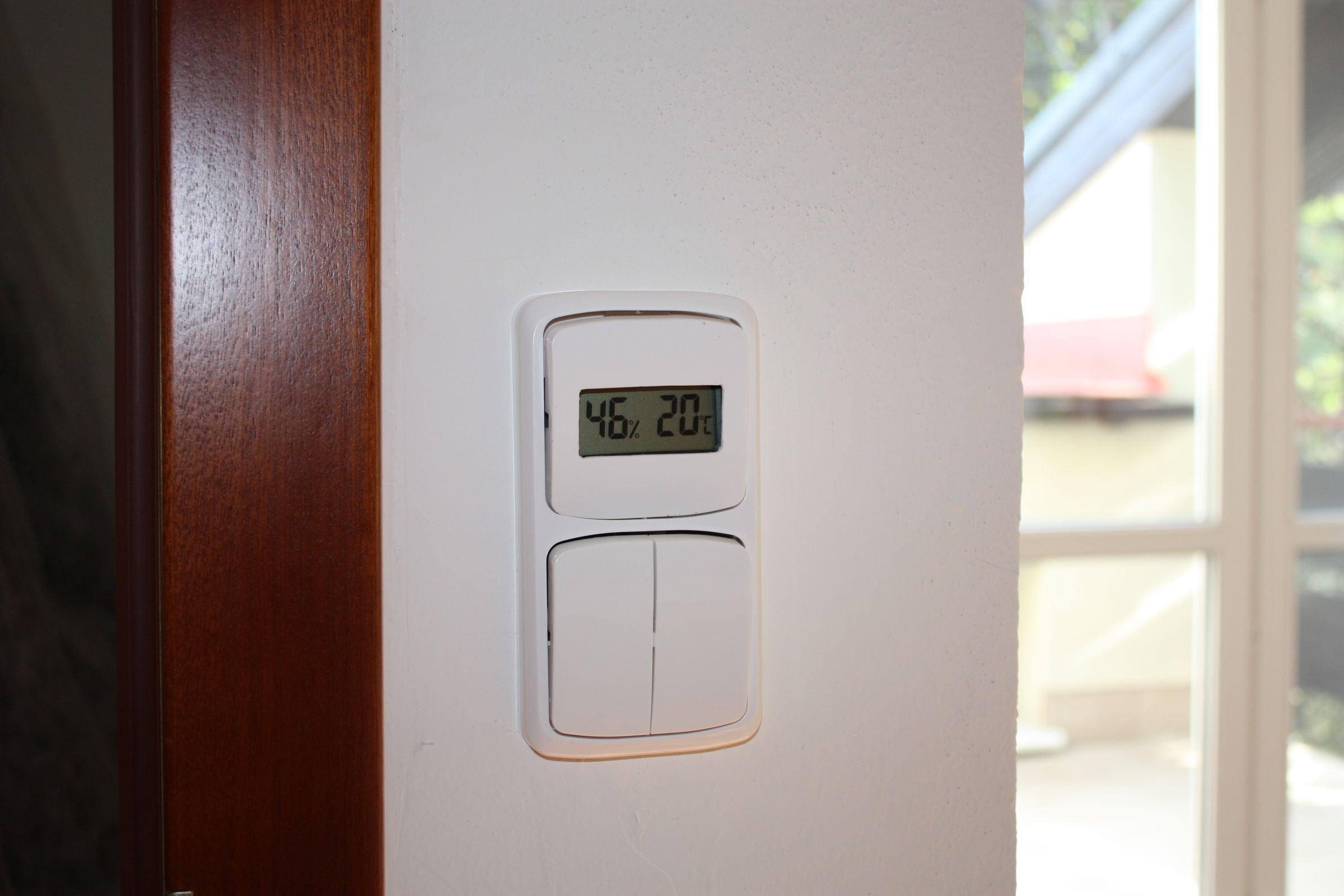 Thermometer in Wall Light Switch : 4 Steps (with Pictures) - Instructables