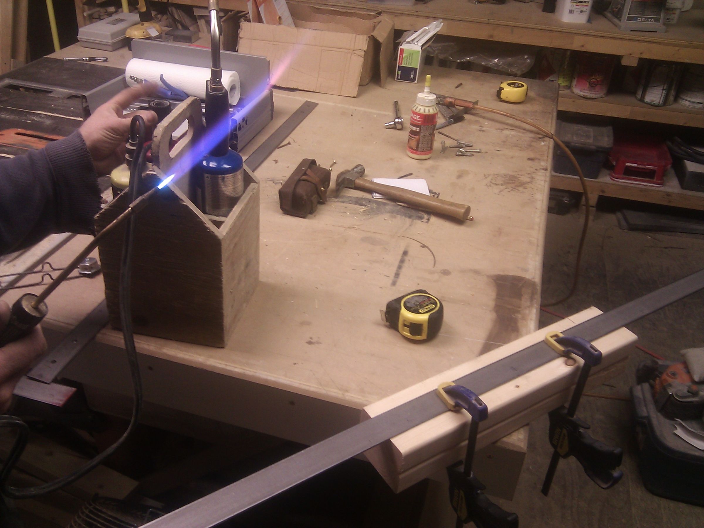 Modern Reclaimed Wood Coffee Table (Pallet/Skid Table) - Instructables