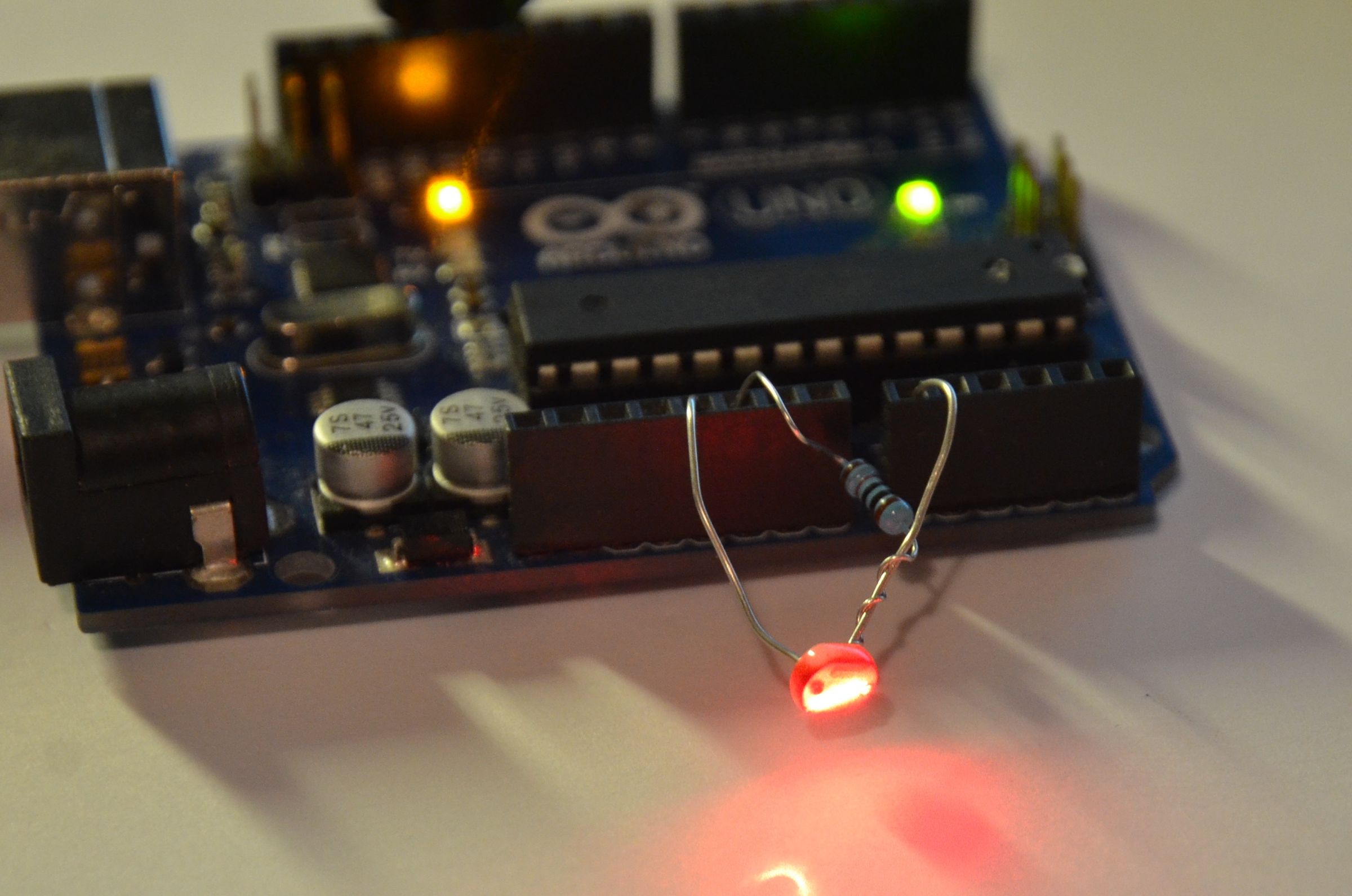 Self Calibrating Laser Trip Wire : 6 Steps - Instructables