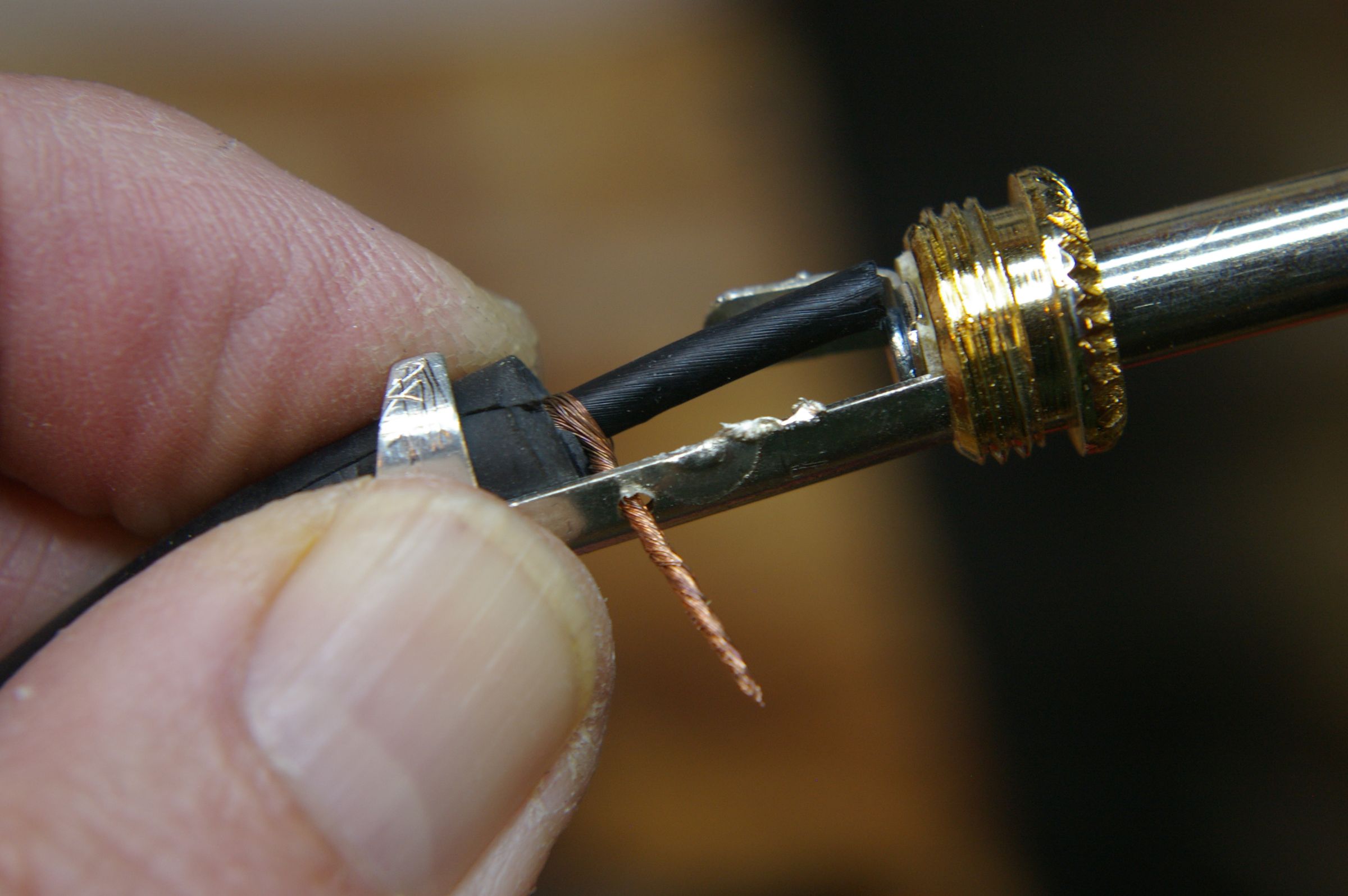 How to Fix, Repair or Make a 1/4" Inch Guitar Cable : 8 Steps ...