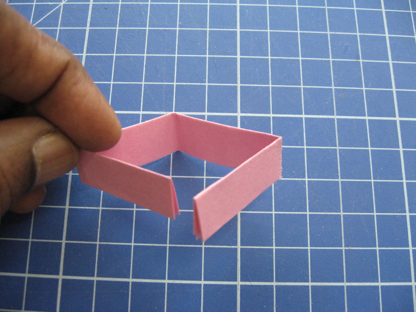How to Make a Small Paper Vase : 6 Steps (with Pictures) - Instructables