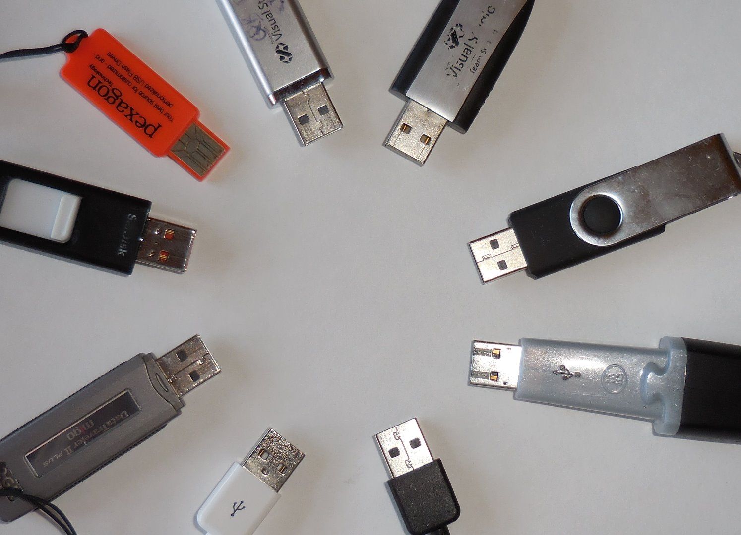 How to Insert a USB Drive : 3 Steps - Instructables