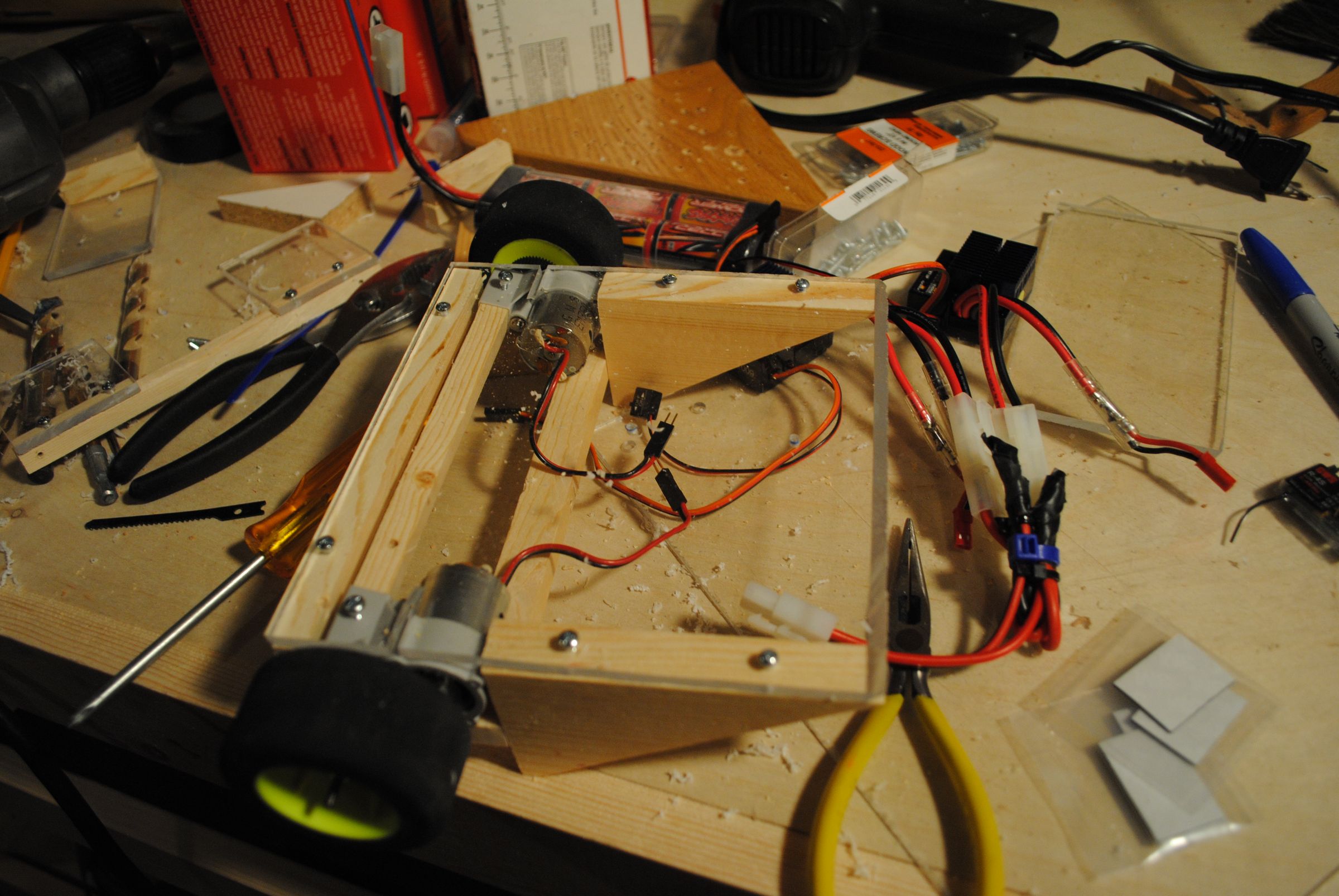 How to Make a Sumo Bot (Science Olympiad 2011 Rules) : 14 Steps (with Pictures) - Instructables