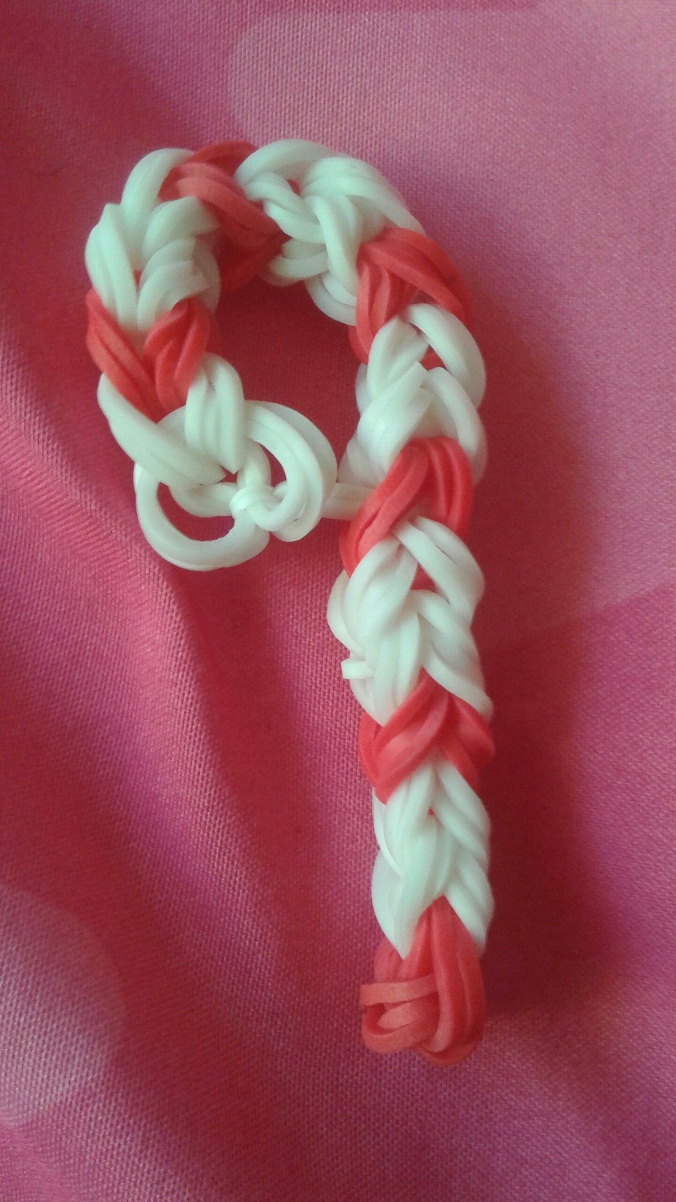 Rainbow Loom Candy Cane Charm ♡ : 5 Steps - Instructables