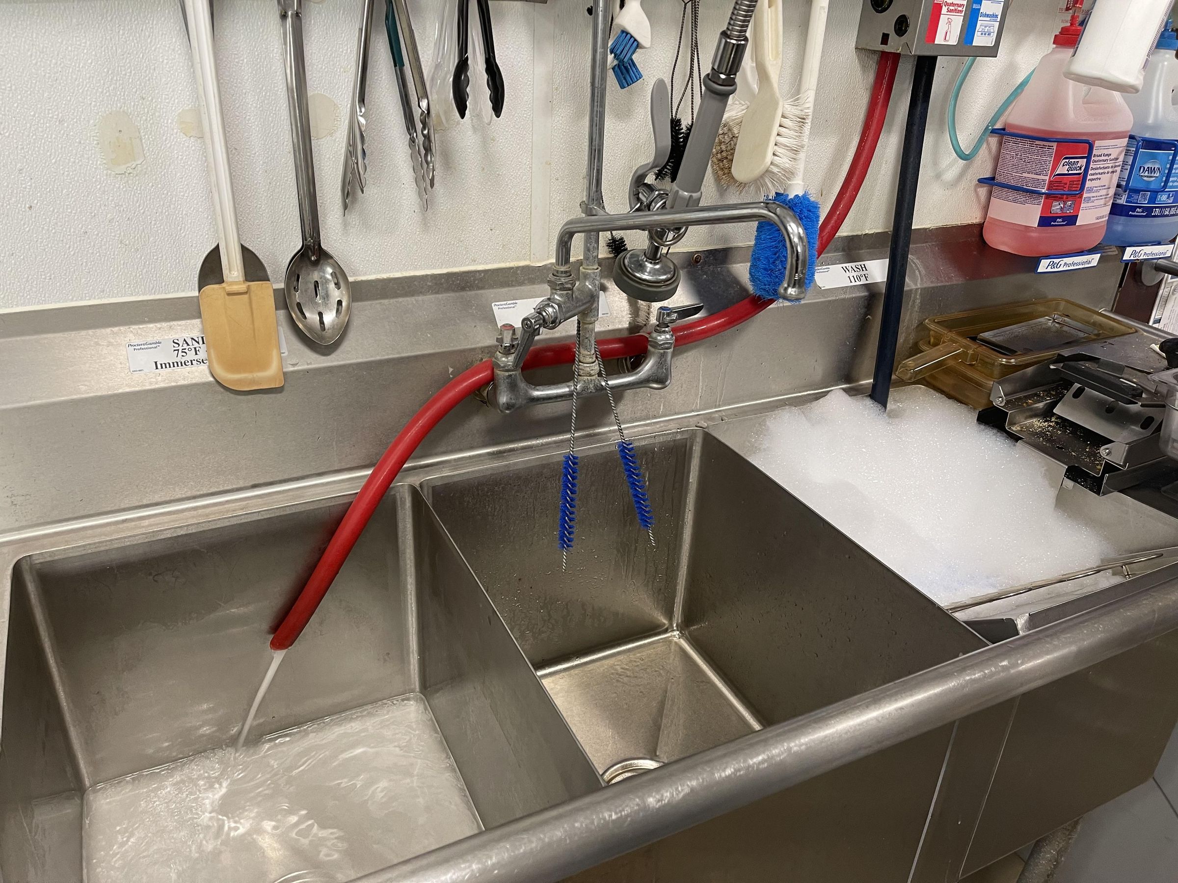How to Use a Three Compartment Sink (Dunkin') : 4 Steps - Instructables