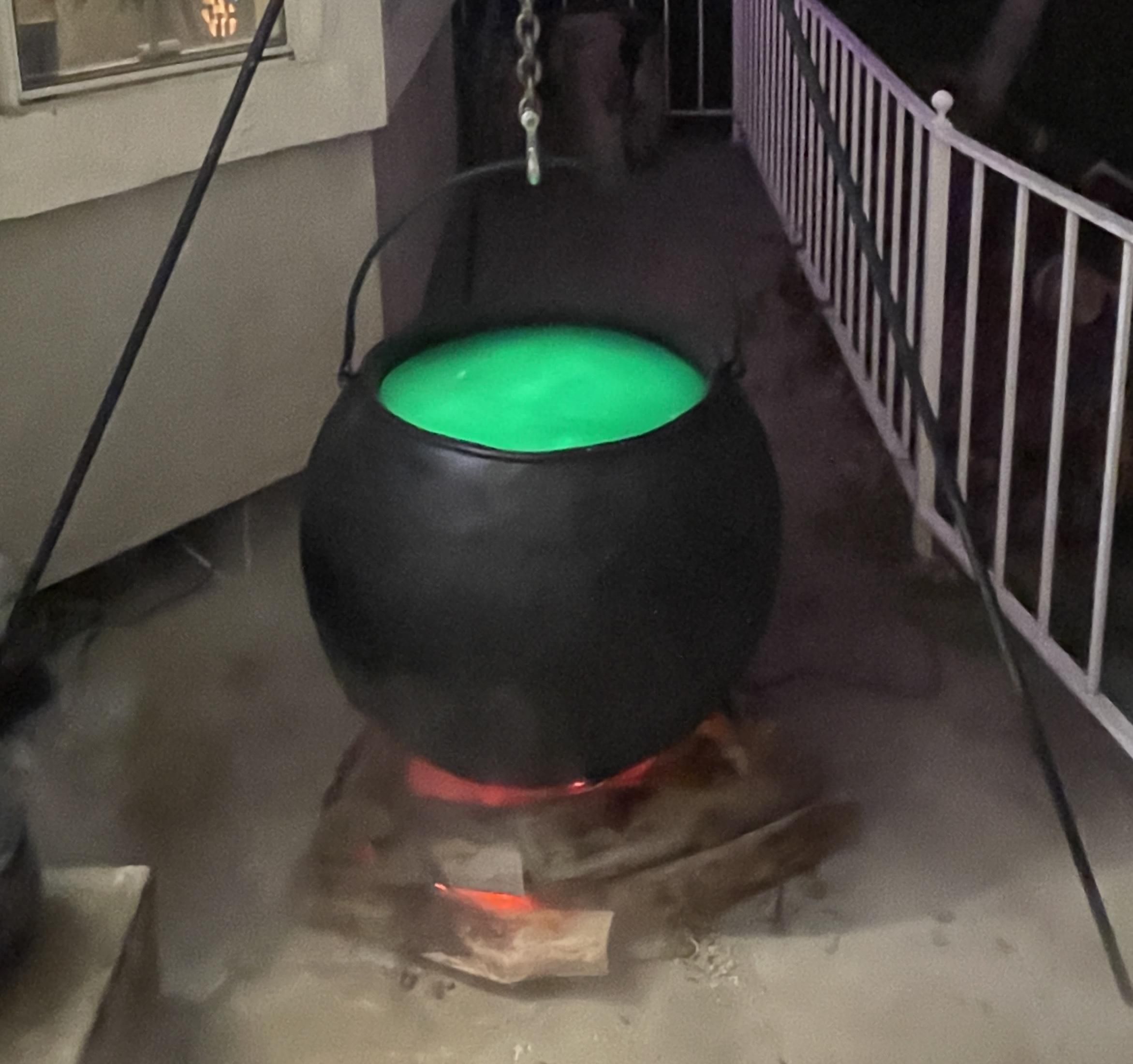 Halloween Full-size Bubbling Cauldron Prop : 7 Steps (with Pictures ...