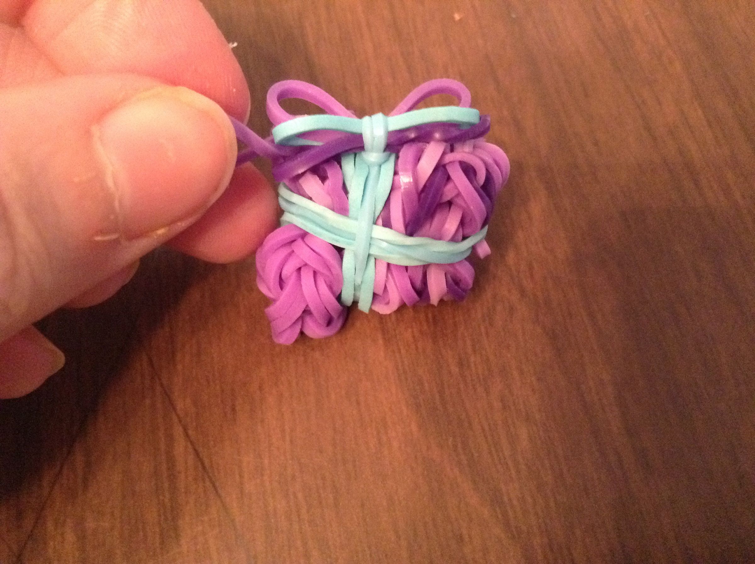 Rainbow Loom Present Charm : 11 Steps - Instructables