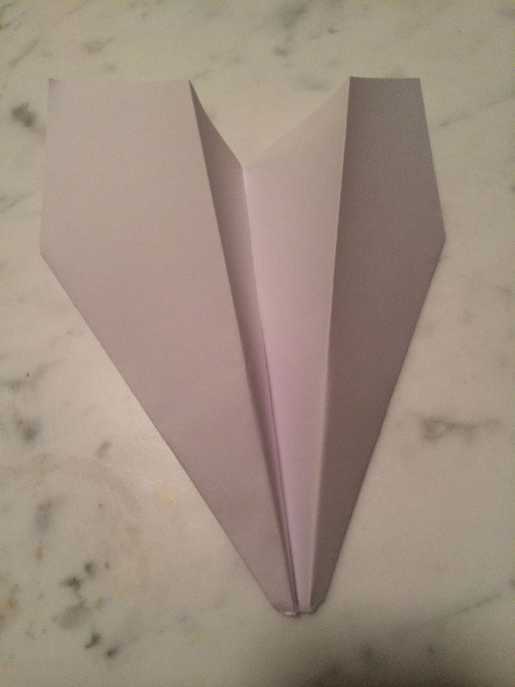 How to Make the Perfect Paper Airplane : 8 Steps - Instructables