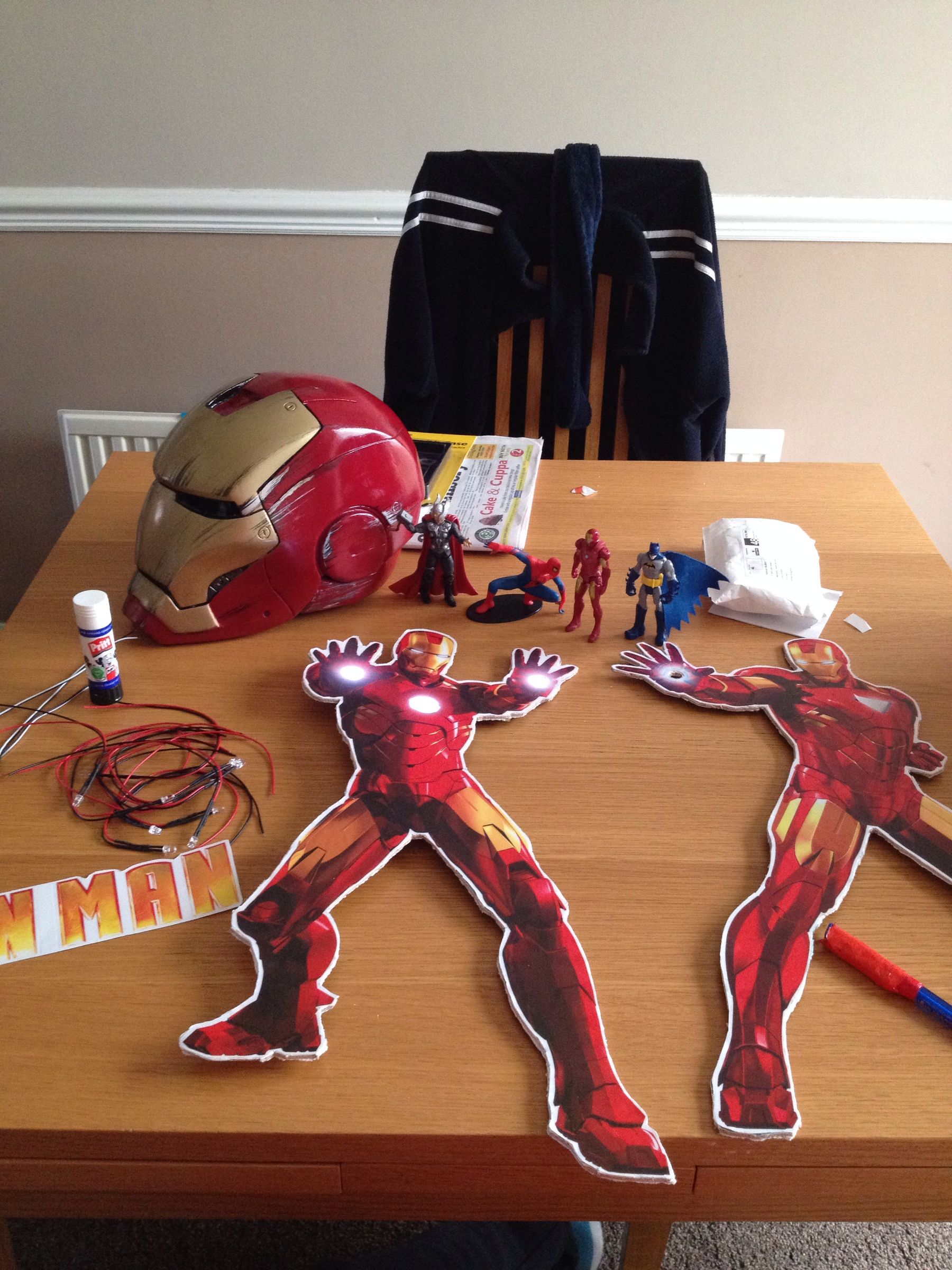 Light Up Cardboard Cutouts!! : 4 Steps - Instructables