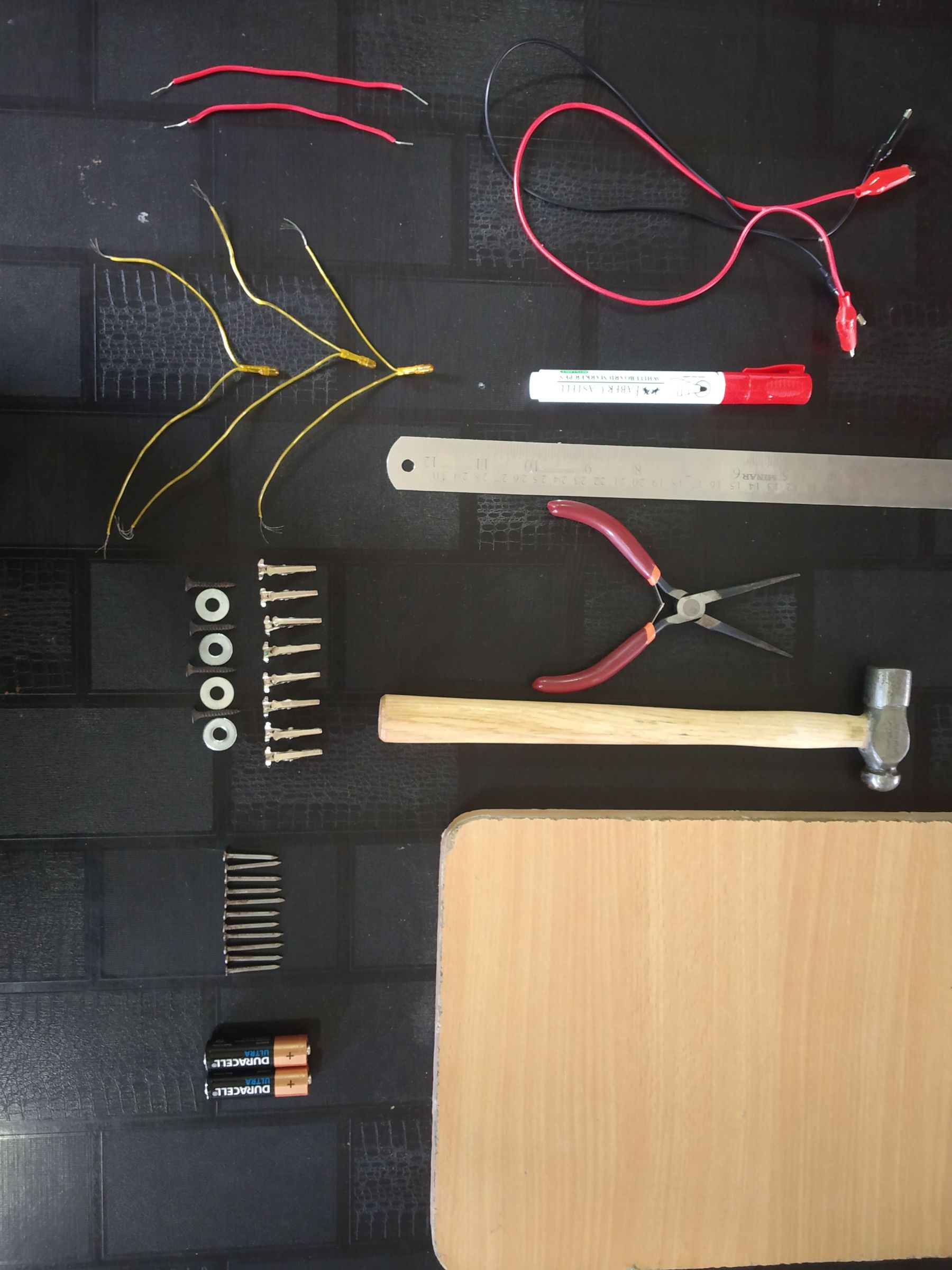 DIY CIRCUIT WORKBENCH : 7 Steps - Instructables