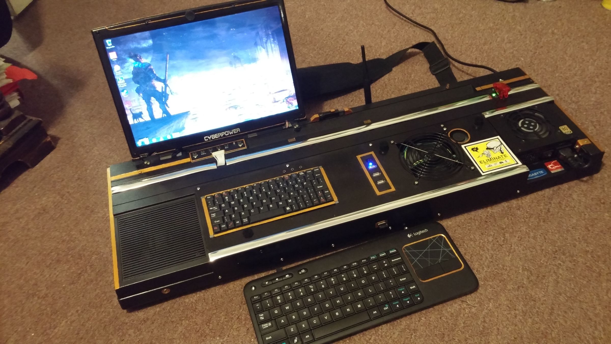 Portable PC Project Inspired by Shadowrun Cyberdeck : 4 Steps ...
