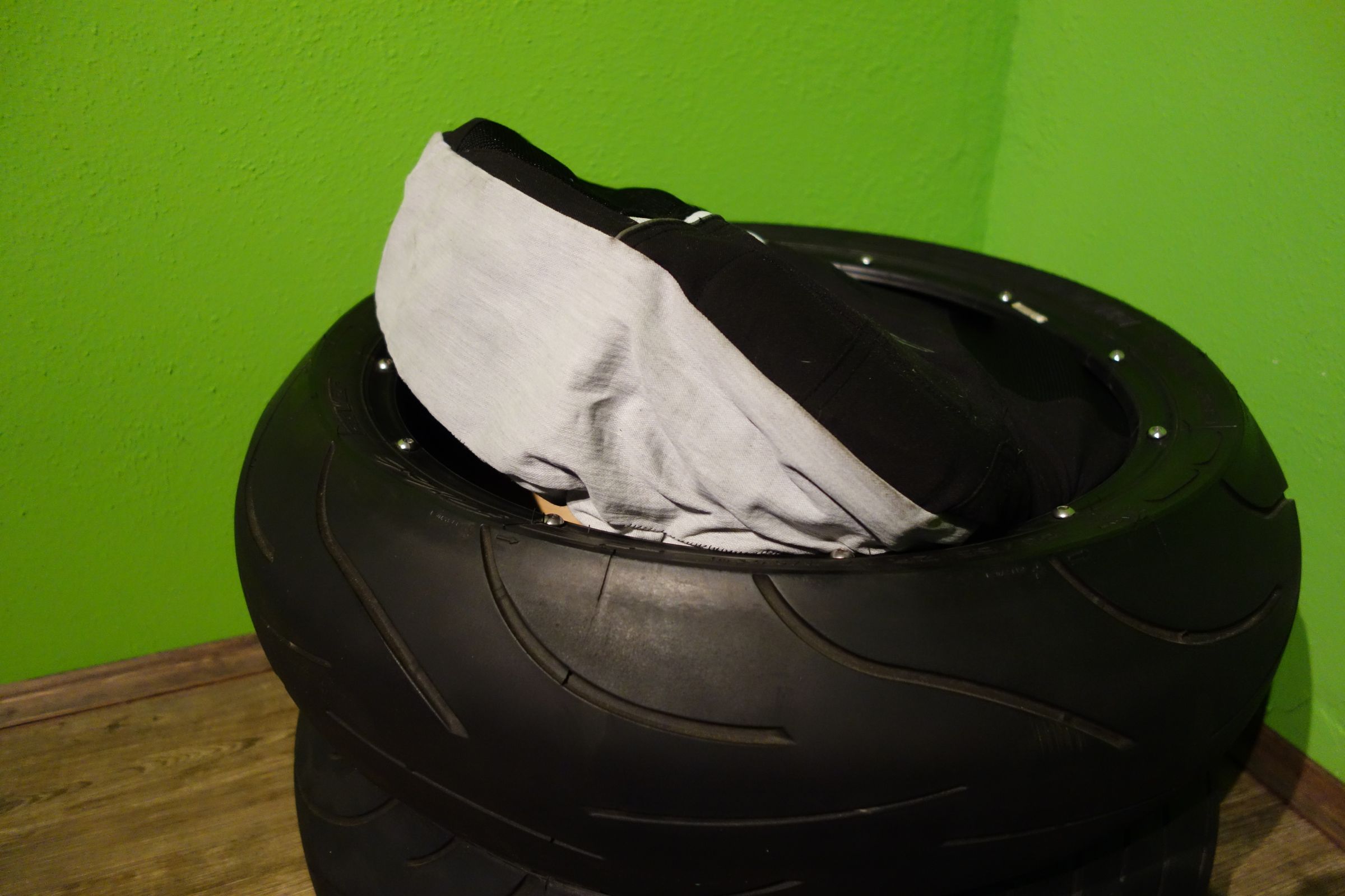 Simple Motorcycle Tire Chair : 8 Steps (with Pictures) - Instructables