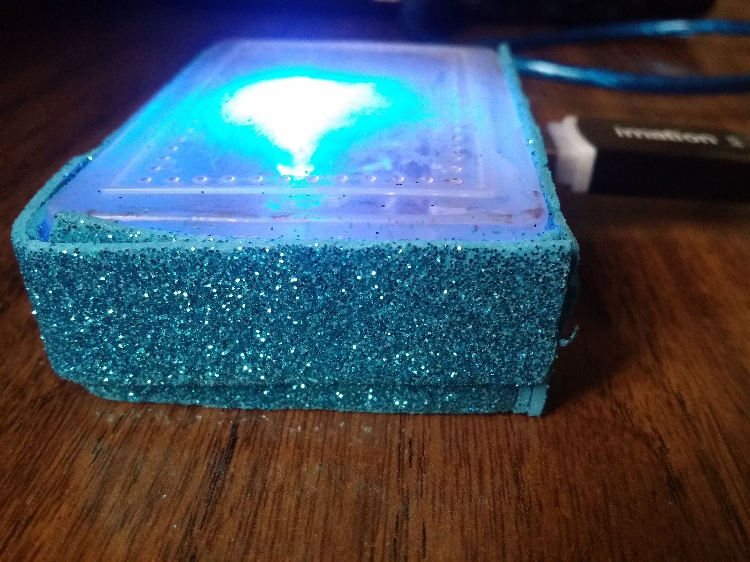 How to Make a Nice USB 3-Port Hub From Old Plastic Box : 6 Steps ...