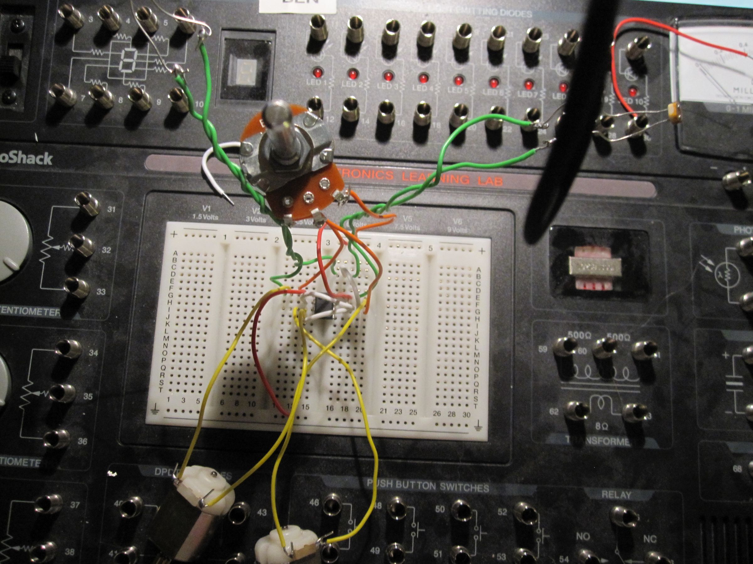 Simple Light Seeking Robot With 555 Timing IC : 10 Steps (with Pictures) - Instructables