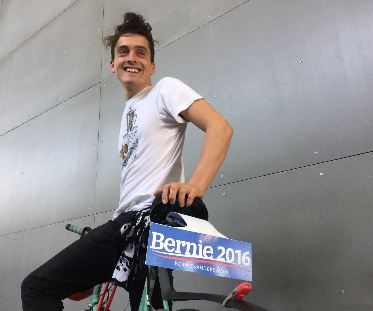 How to Put a Bumper Sticker on Your Bicycle : 10 Steps - Instructables