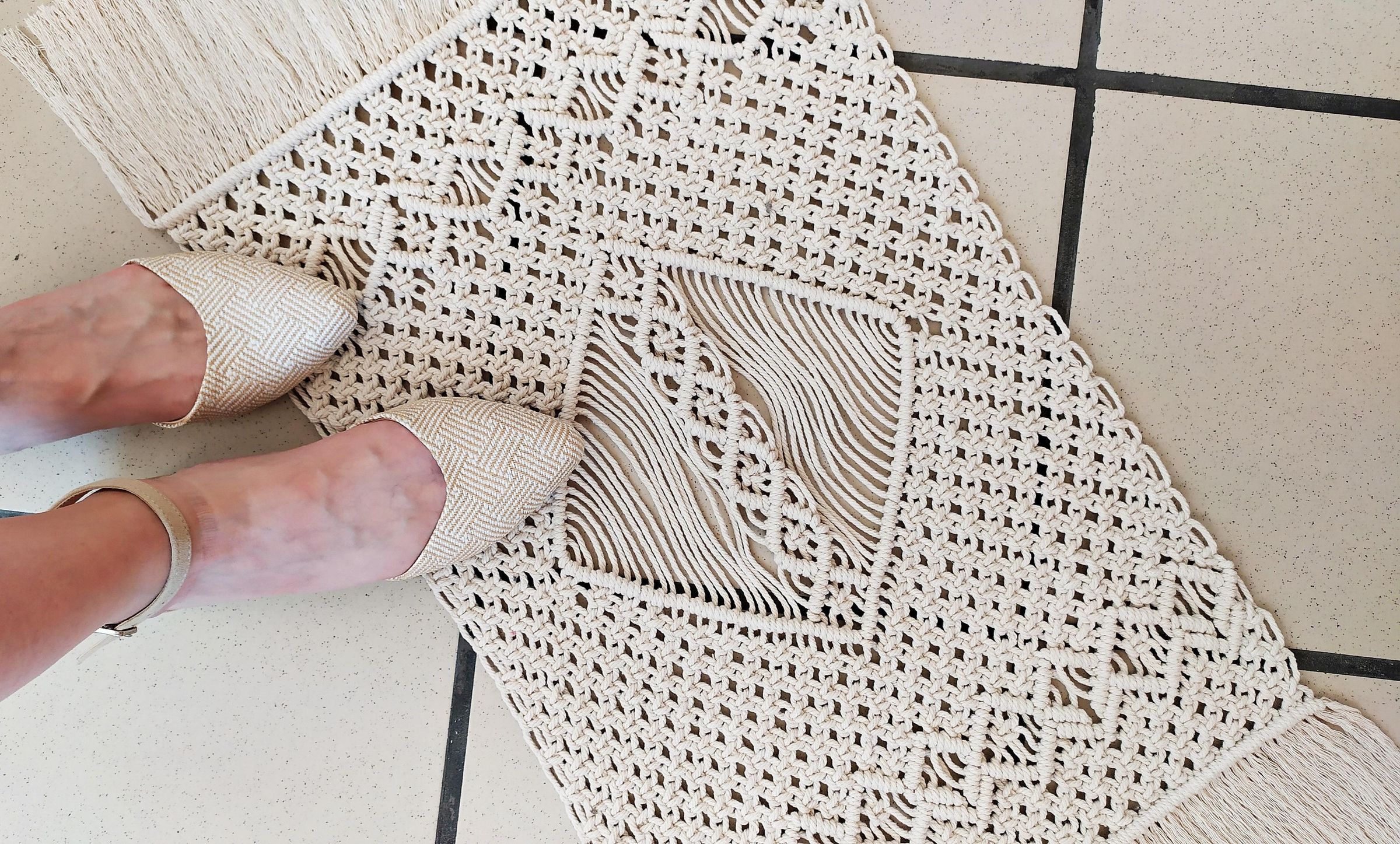 How to Make a Bohemian Macrame Rug : 14 Steps (with Pictures ...