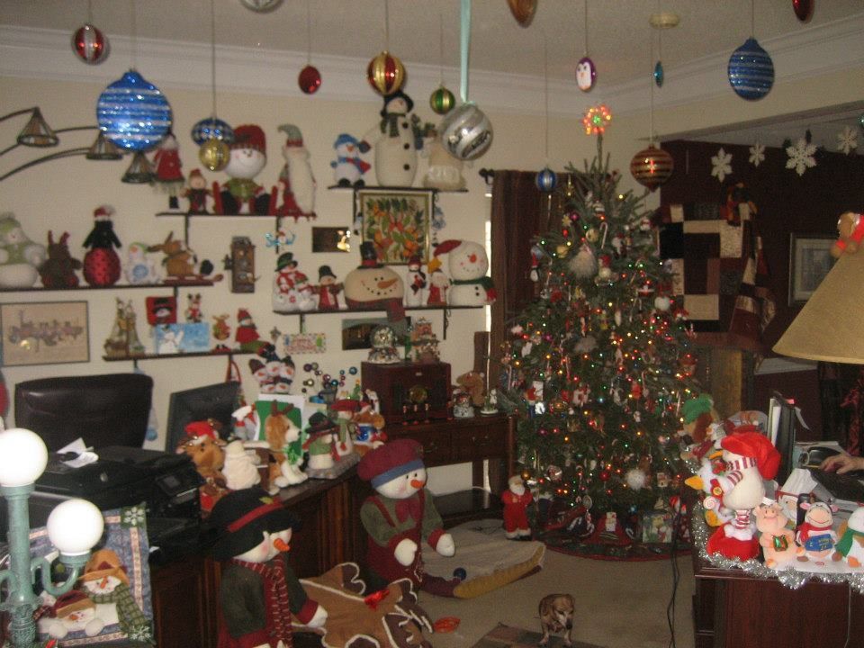 How to Make a Corner Christmas Tree Shelf : 7 Steps (with Pictures ...