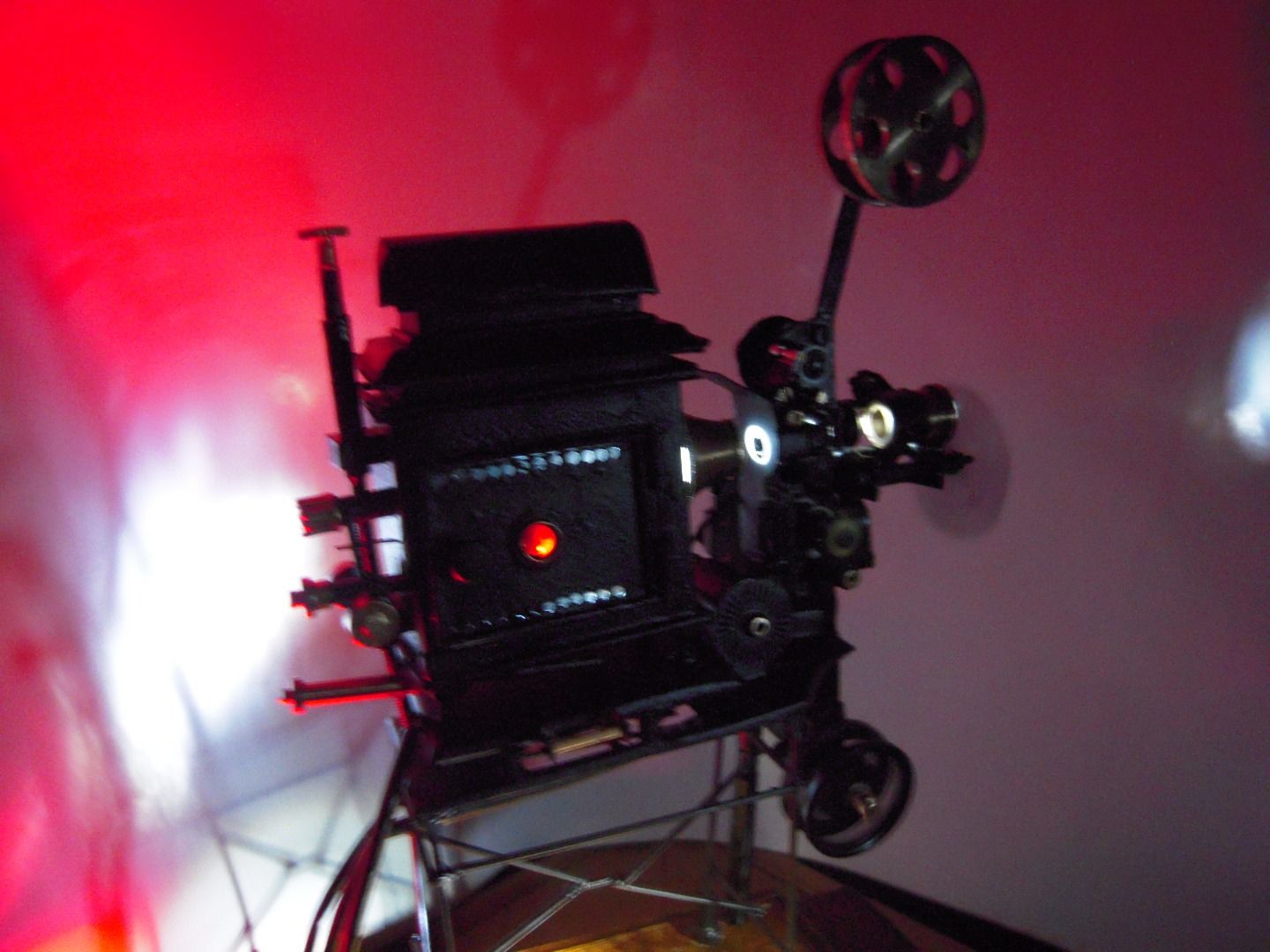 A Miniature Working Model of a Film Projector - Instructables